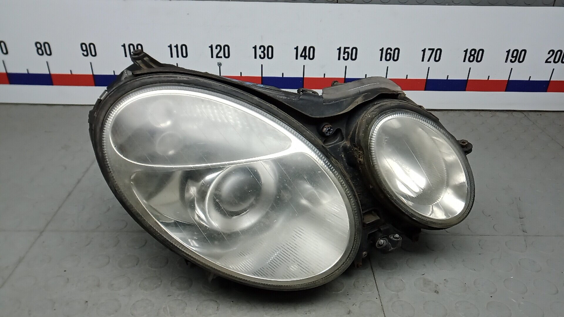 Фара правая MERCEDES BENZ E-CLASS W211