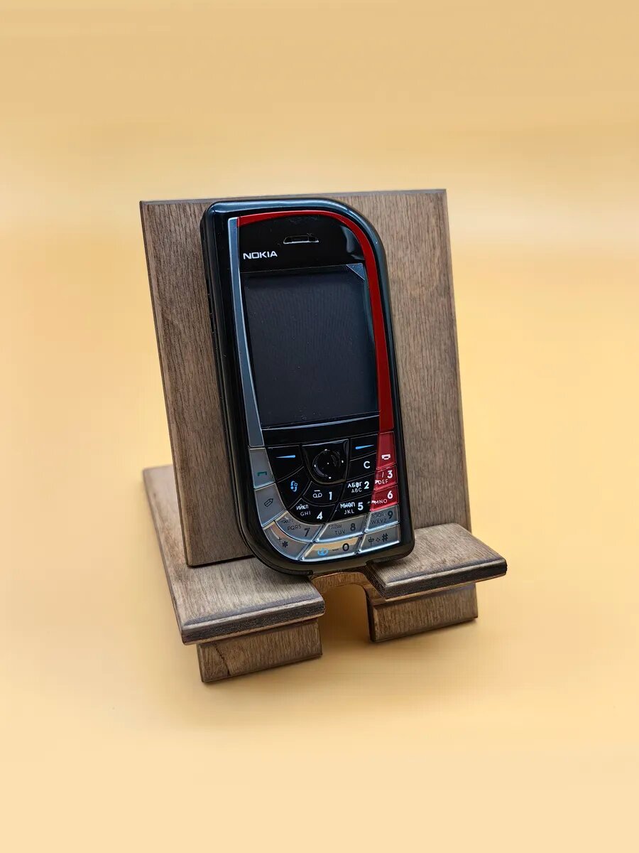 Кнопочный мобильный телефон Nokia 7610
