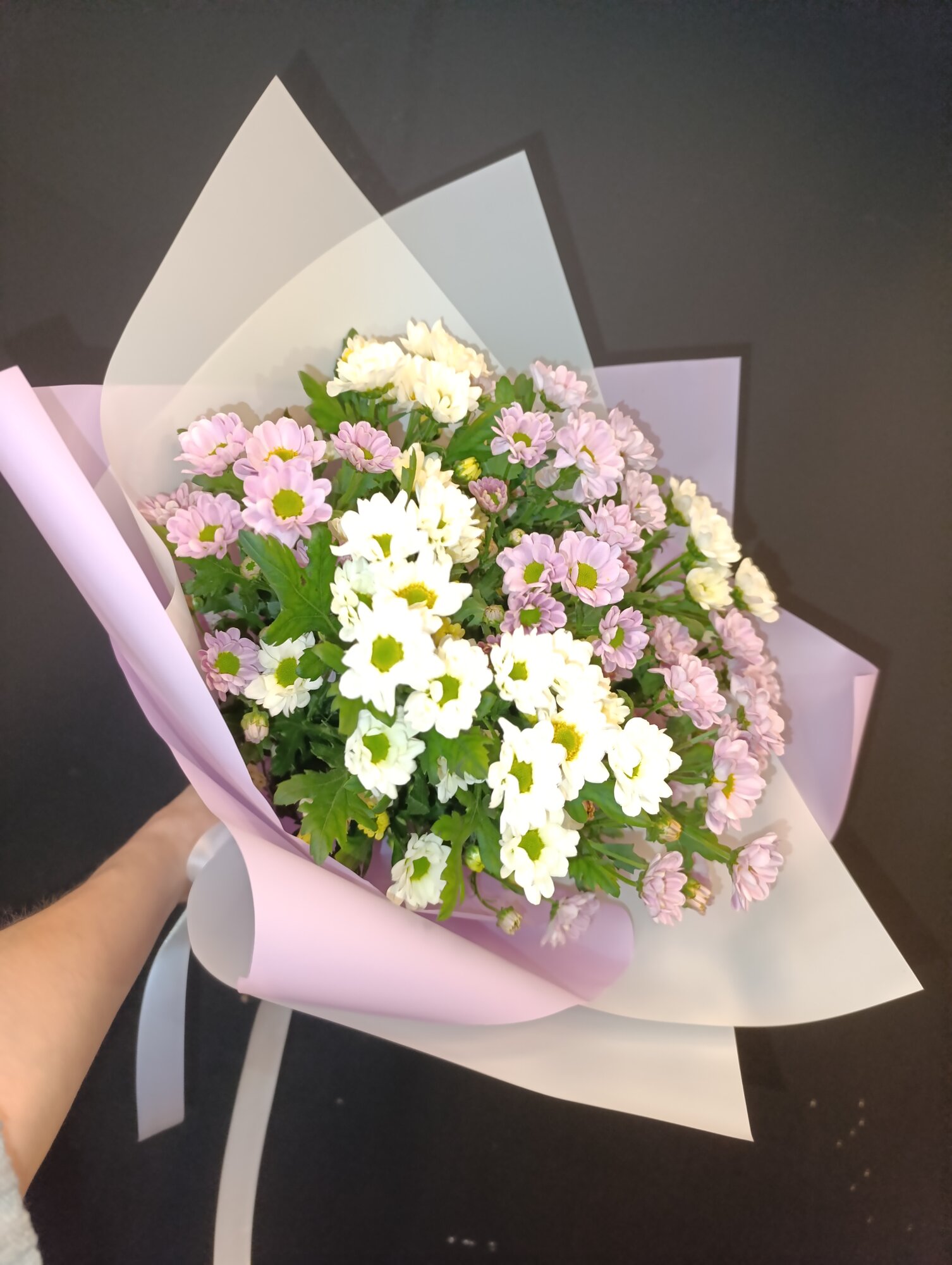 Букет сиреневый из хризантемы сантини