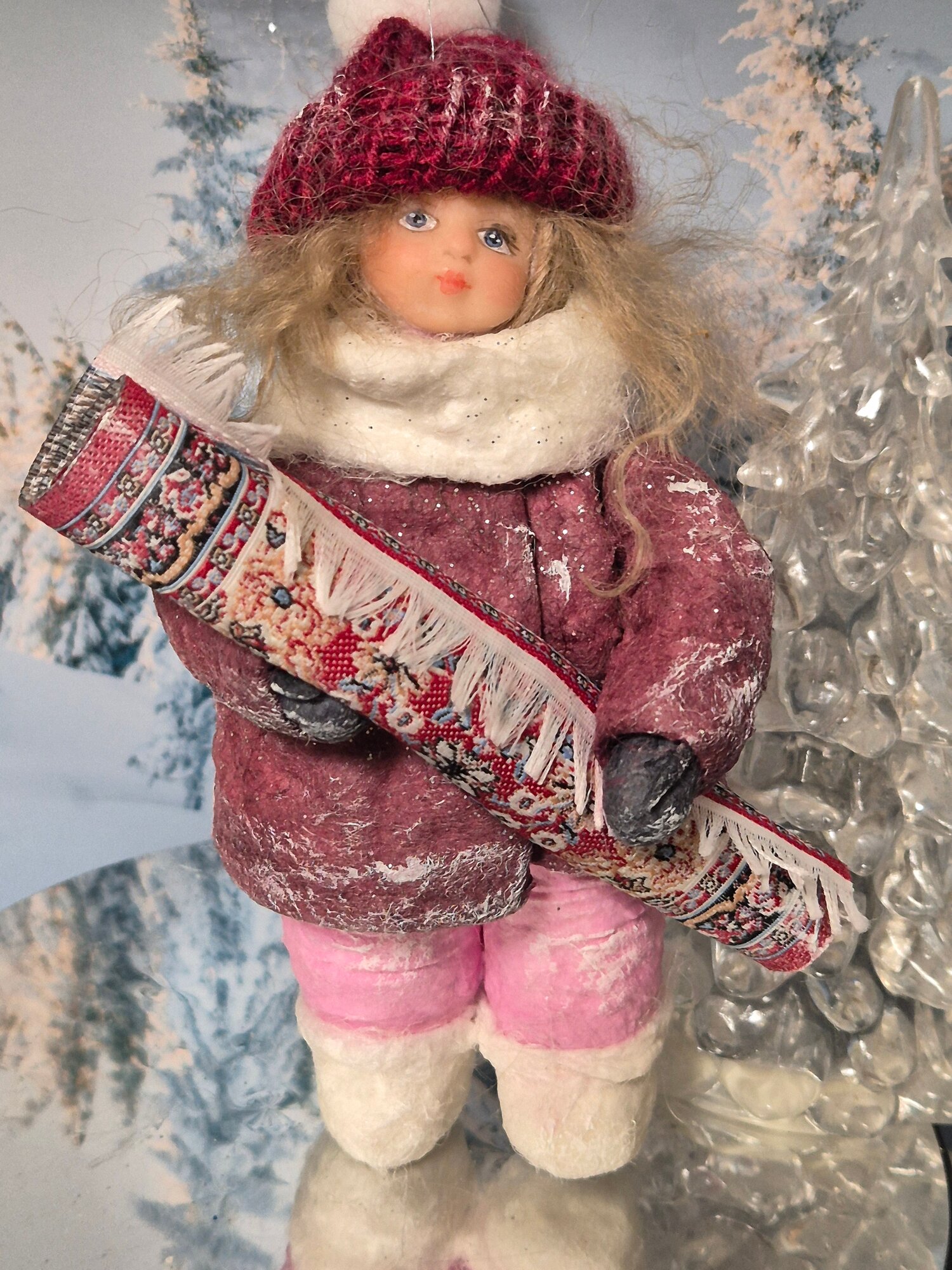 Ёлочная игрушка Affavatta, "Девочка с ковром", 12см, ручная роспись