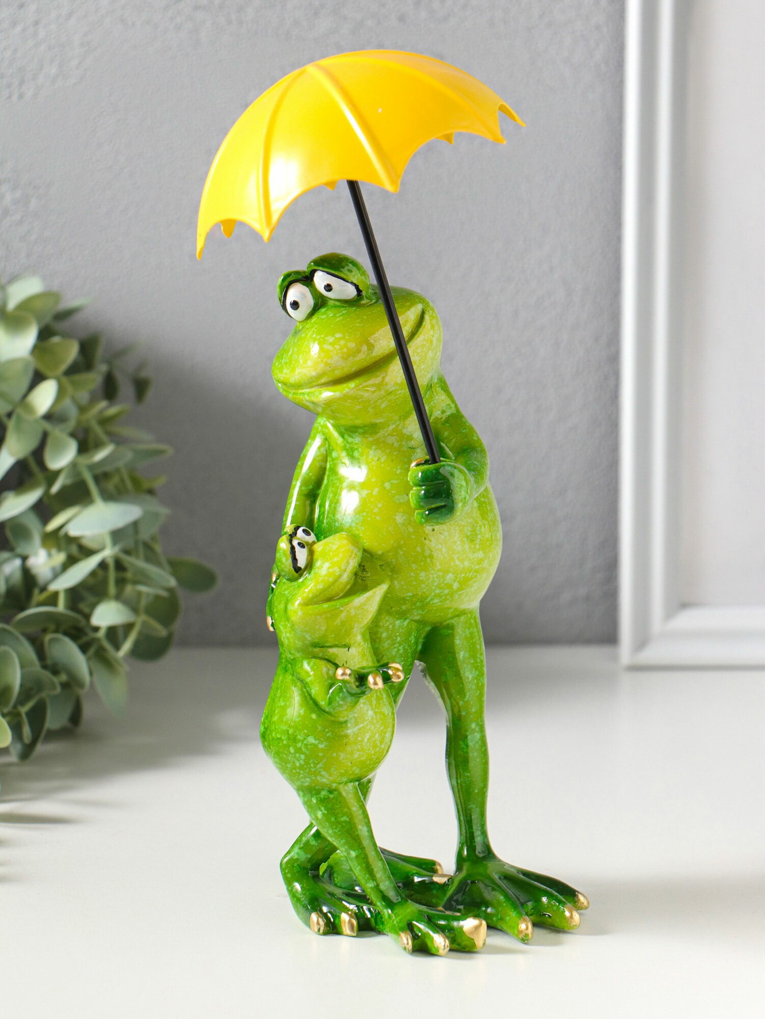 Фигурка полистоун лак "Лягуха с сыном под зонтом", 22.5x9x11 см