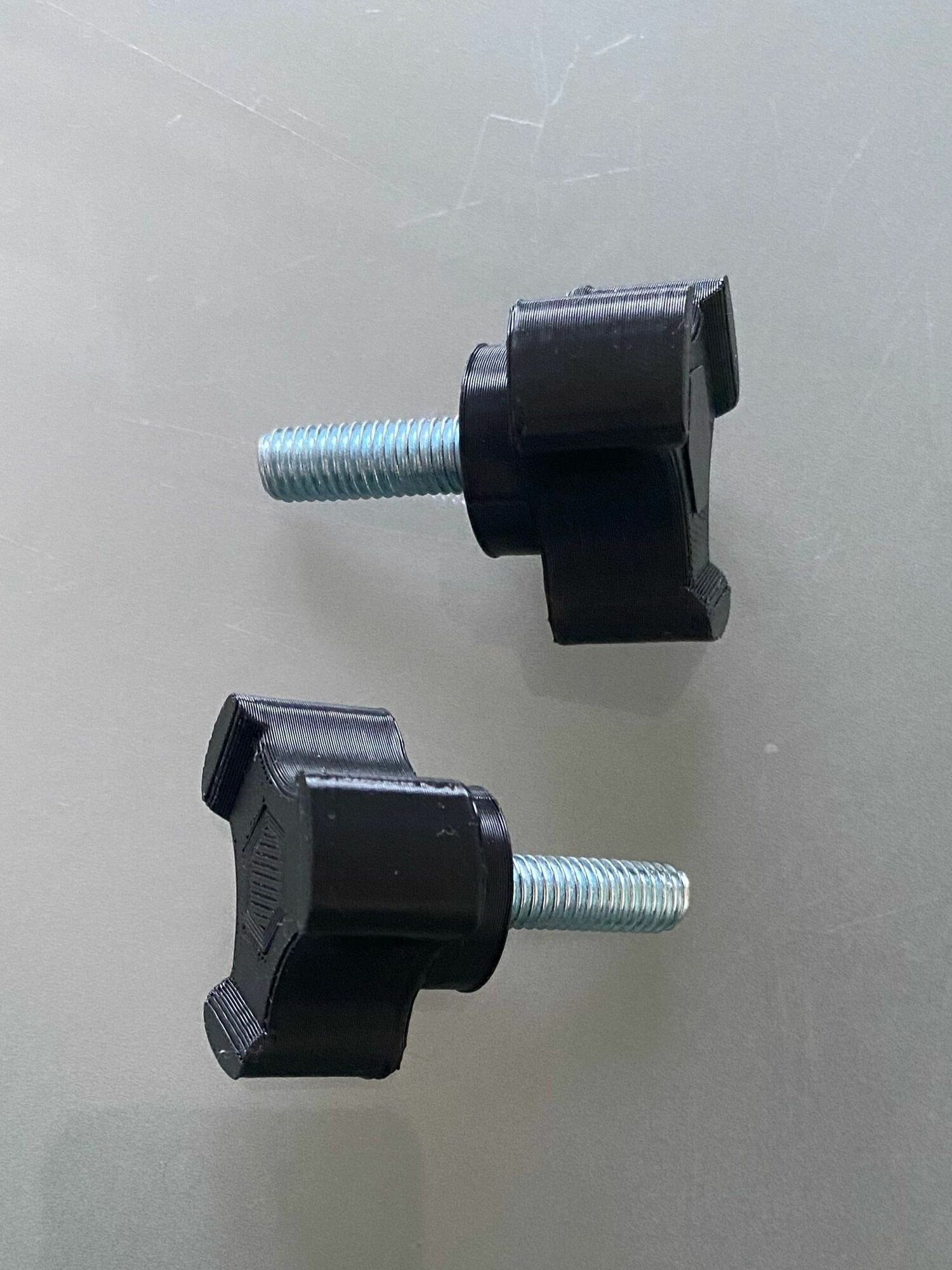 Винт-барашек М8 с пластиковой рукояткой