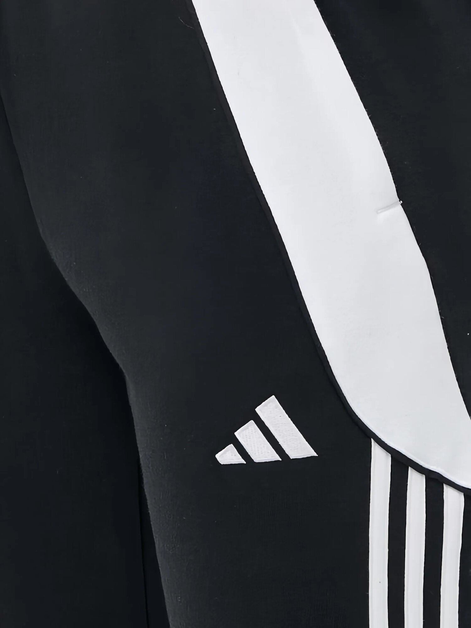 Брюки adidas Stripe-detail track pants, размер 4 UK — фото 1