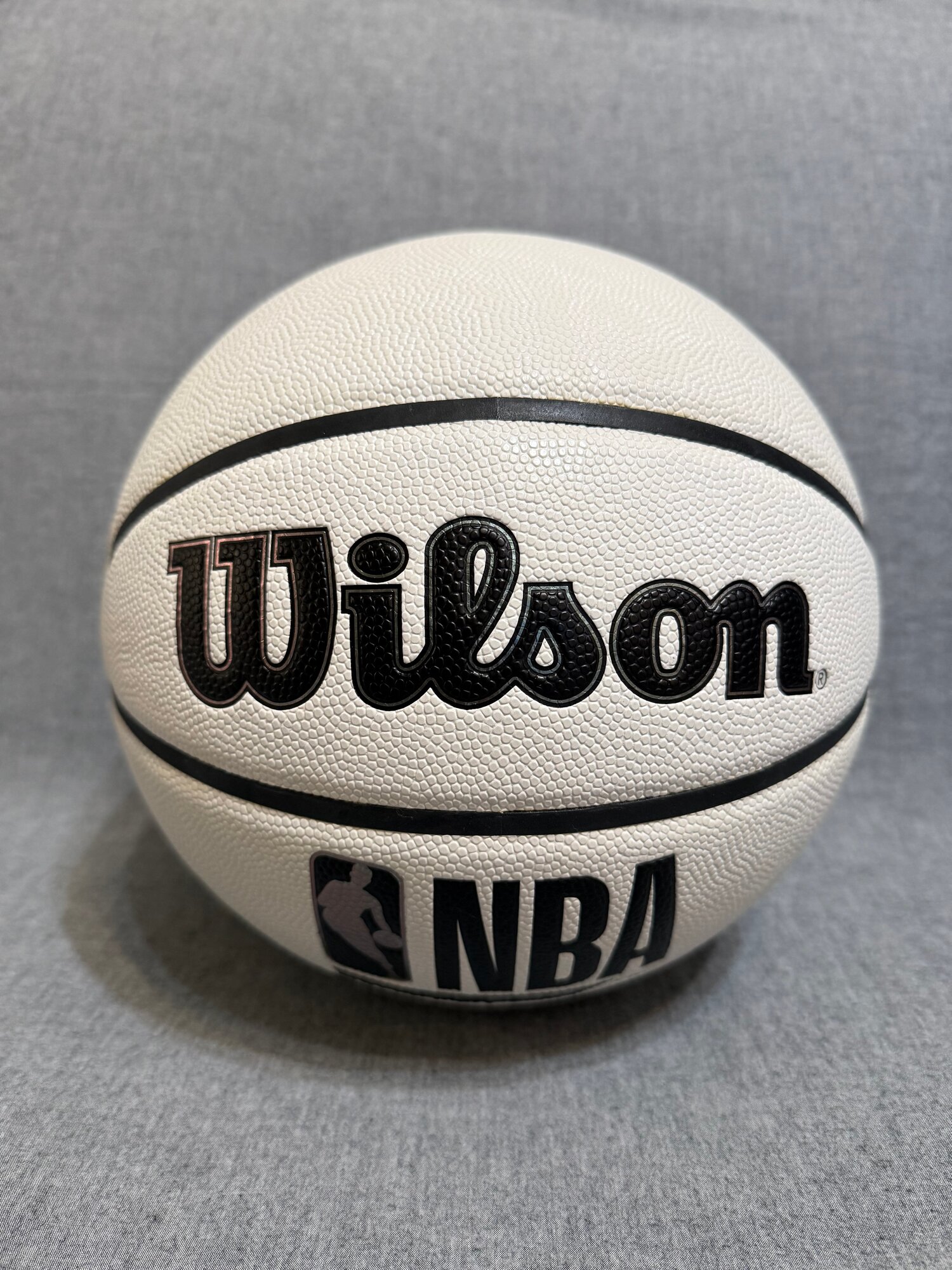 Баскетбольный мяч Wilson FORGE PRO UV. Размер 7. Белый. Indoor/Outdoor