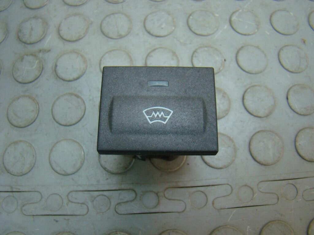 Кнопка обогрева переднего стекла Ford Focus II 2005-2008 1386703 (с пробегом)