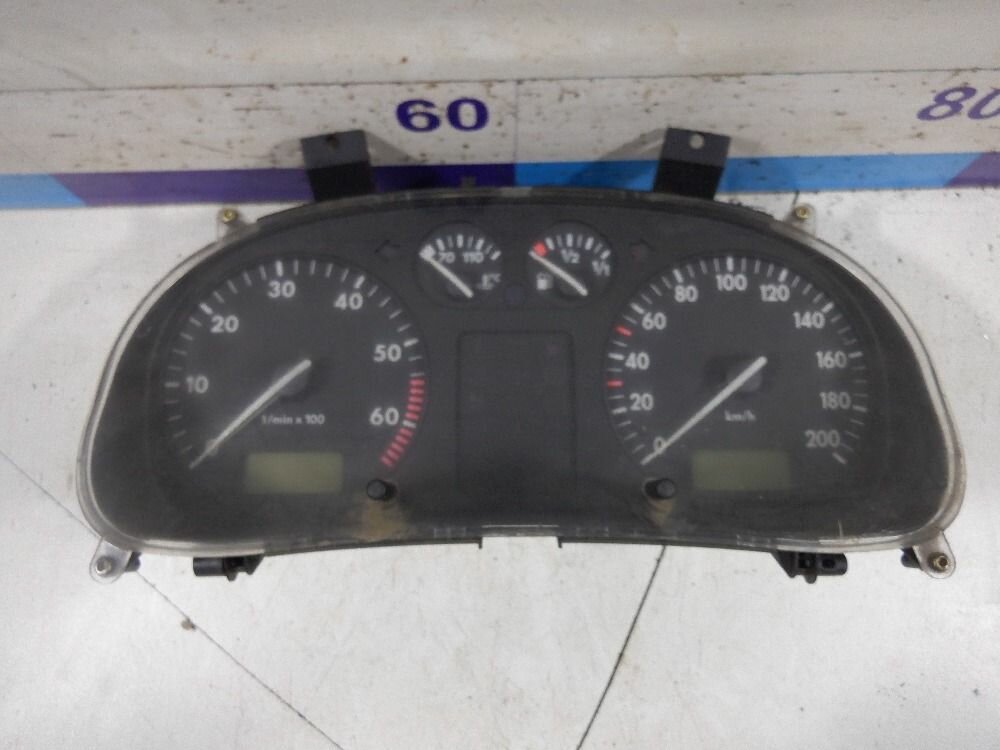 Панель приборов VW Polo III