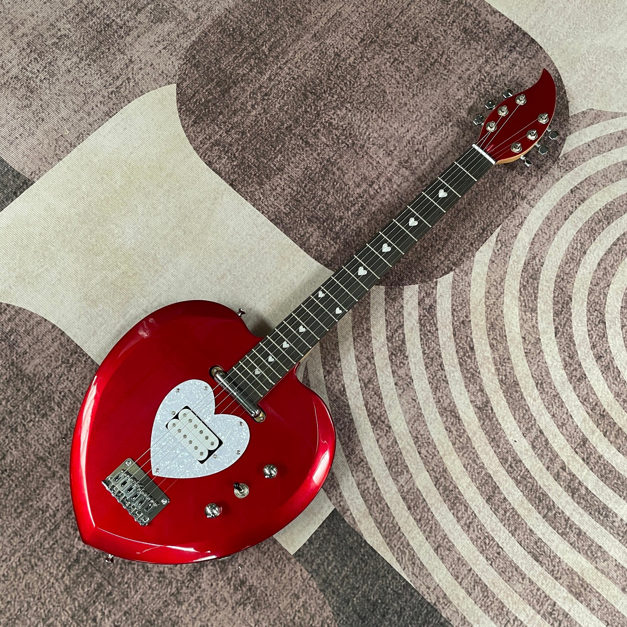 Электрогитара в форме сердца 6-струнная гитара