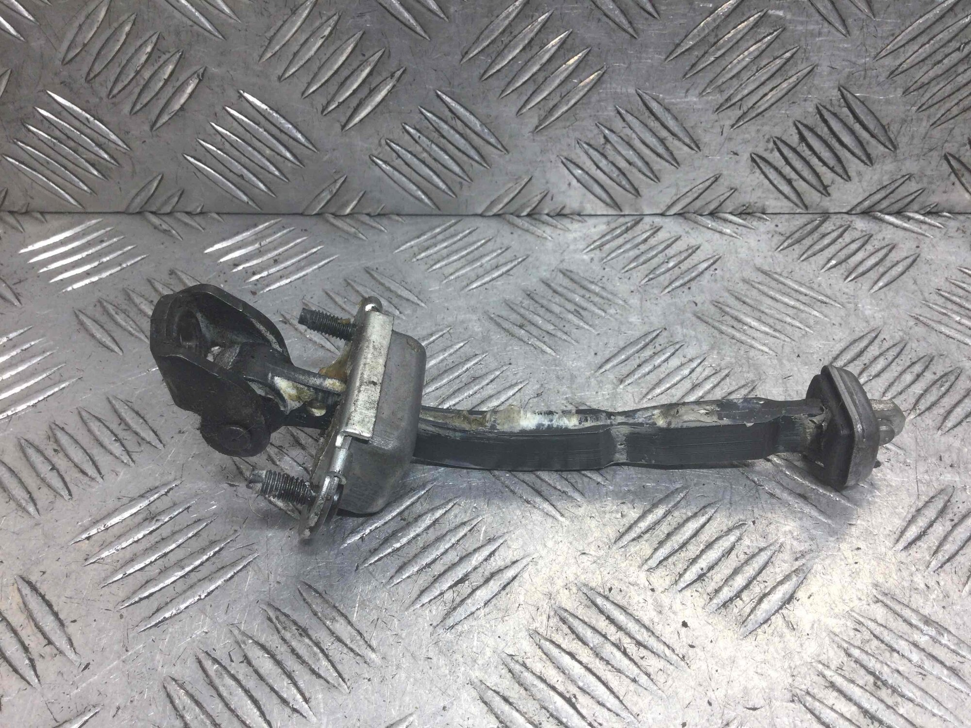 Б/У Ограничитель открывания двери передней Ford Focus 1 поколение (1998-2001) 2000 г.