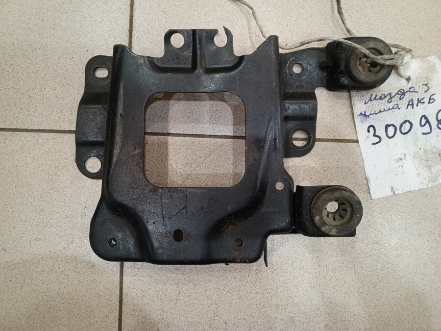 Крепление аккумулятора от Mazda 3 bk 2003-2009
