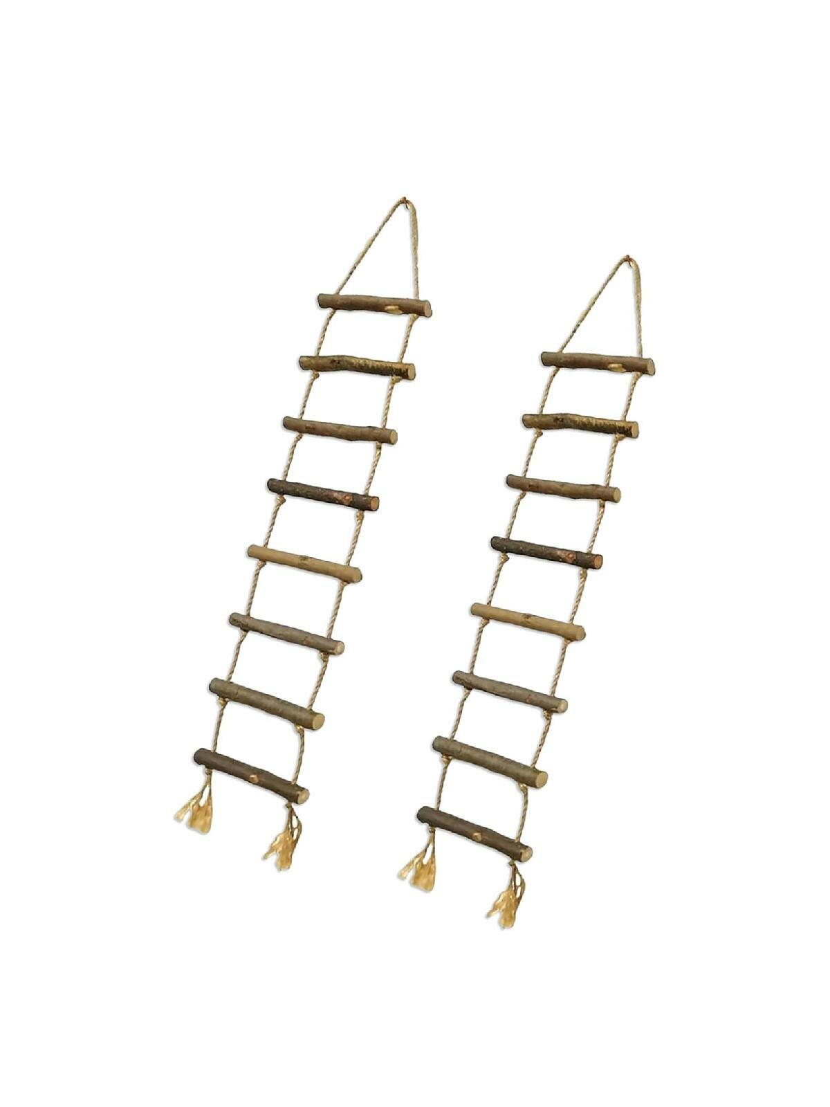 2 куска пеньковой веревки, бревна, деревянные палки, небольшие лестницы