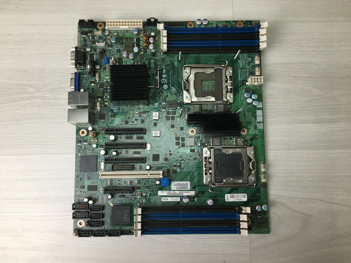 Материнская плата S-1366 Dual Intel Server Board PBA E25124-452 сокет с выровненными ногами