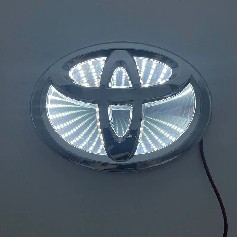 Шильдик эмблема Тойота светящаяся 3D для автомобилей Toyota 120*80mm