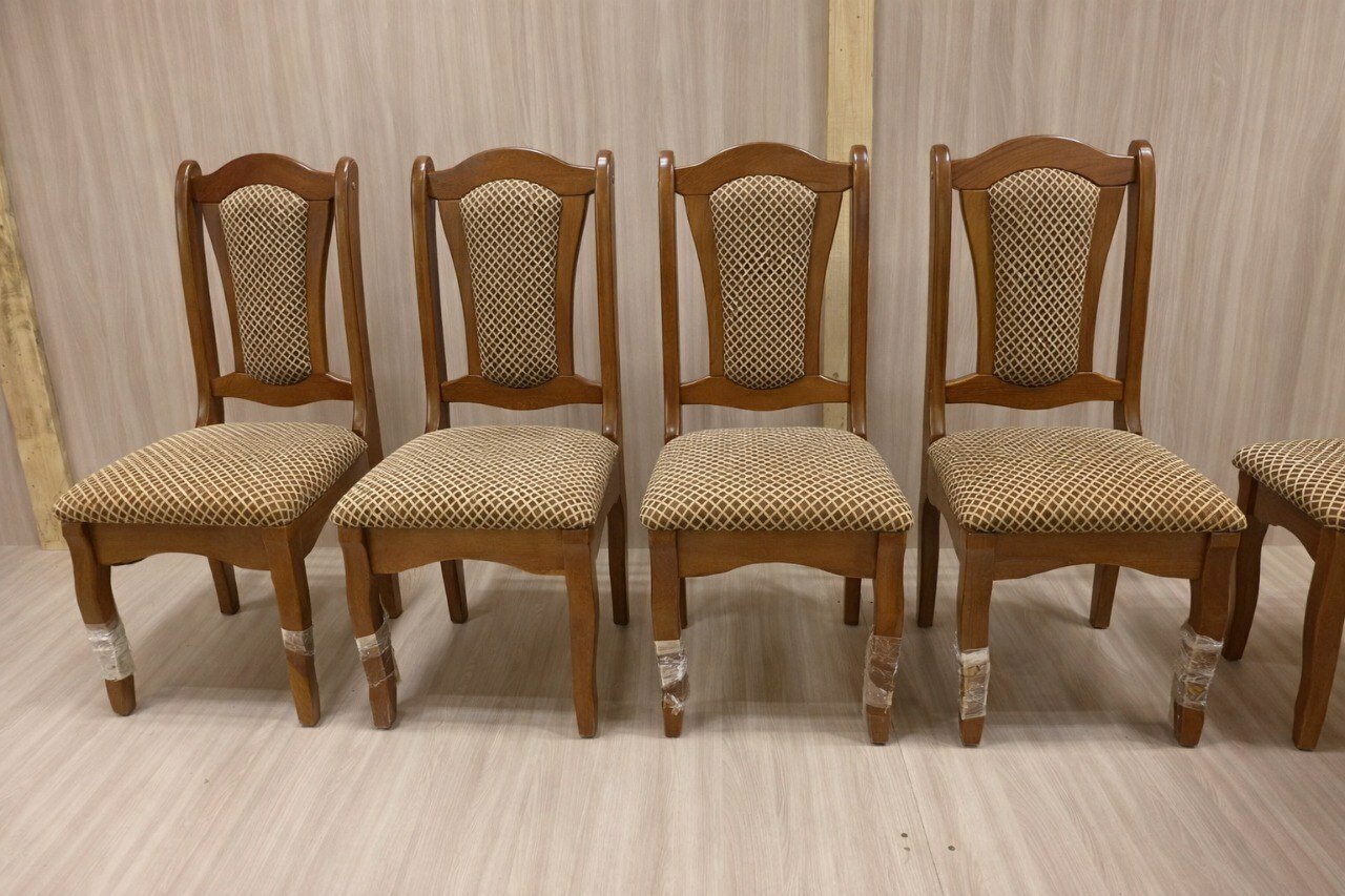 Стулья 4 штуки , массив берёзы, мягкая спинка, высота 96см, высота сиденья 45см. крепление металл. цвет темный орех.