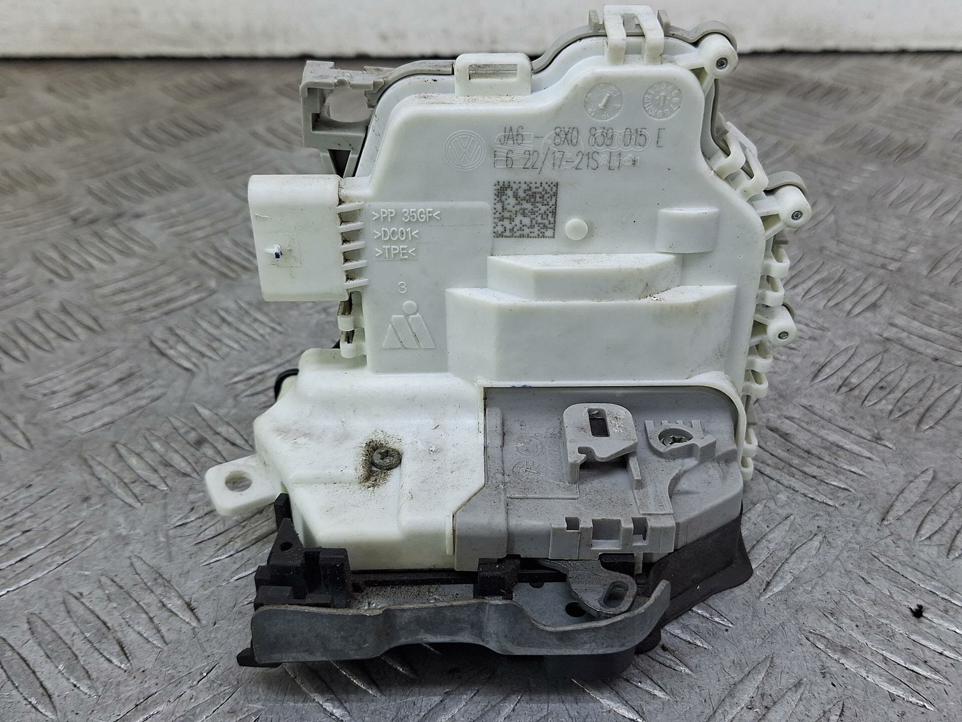 Замок двери задней левой Audi A4 B9 2017 8X0839015E