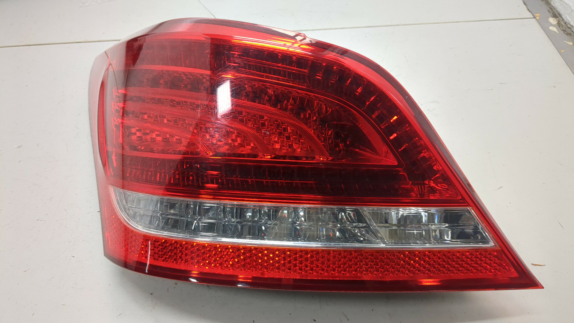 Фонарь (задний) левый Hyundai Equus Б/У