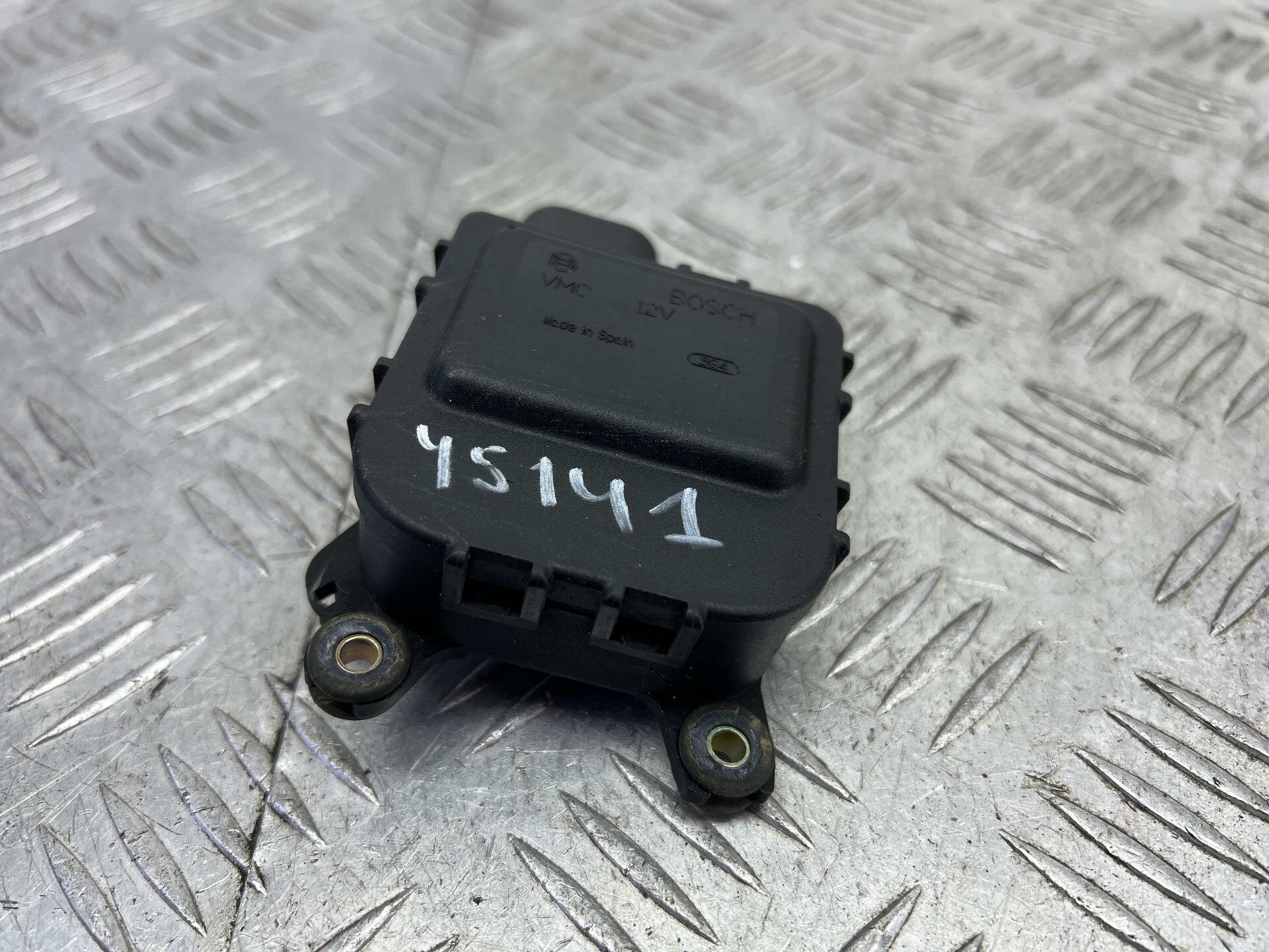 Моторчик заслонки печки Volkswagen Passat B5 рест. 2003 0132801149