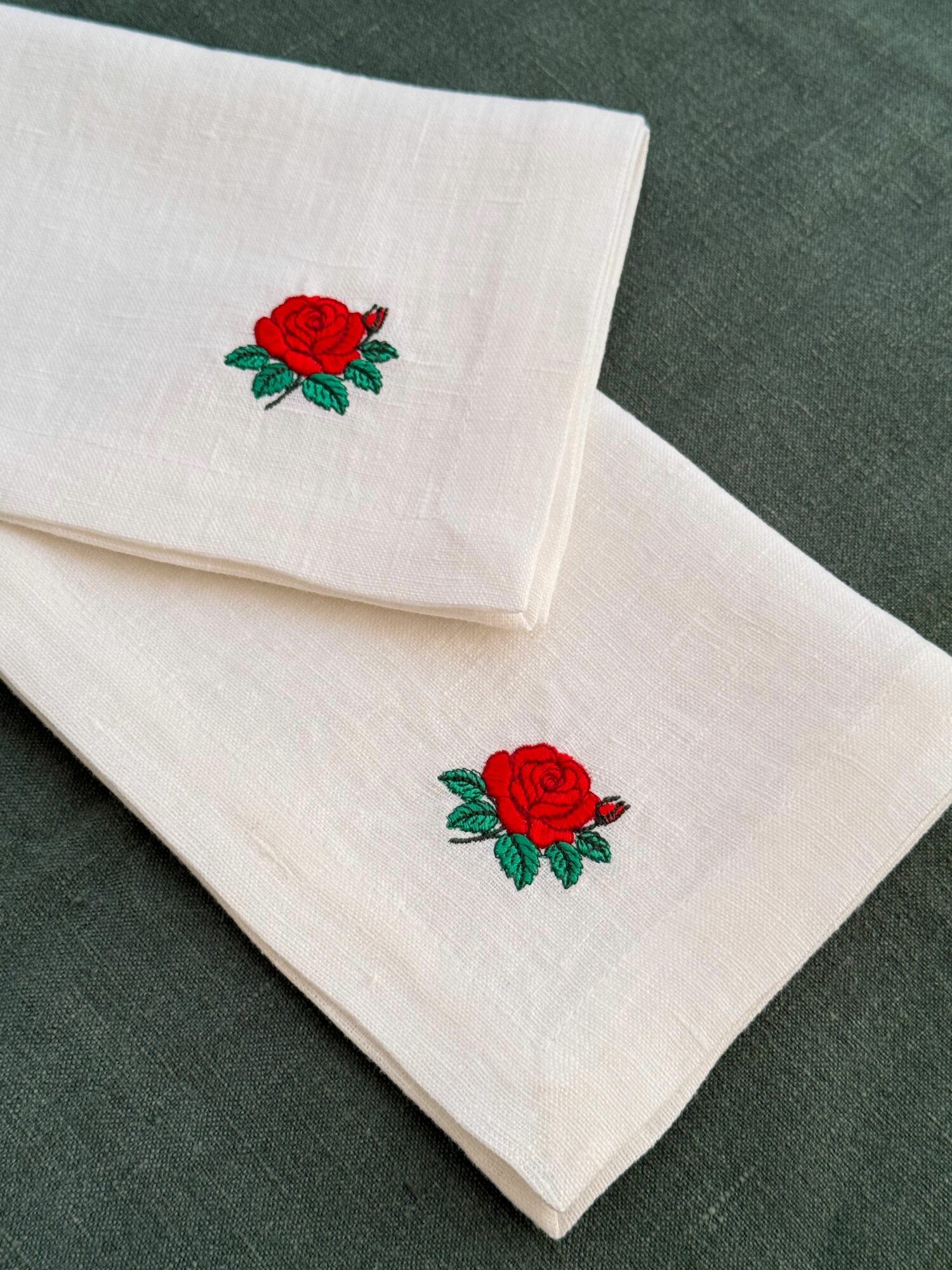 Набор льняных салфеток 2 шт. с вышивкой "Роза" 2 шт. Лен 100% Цвет Белый, 35x45 см