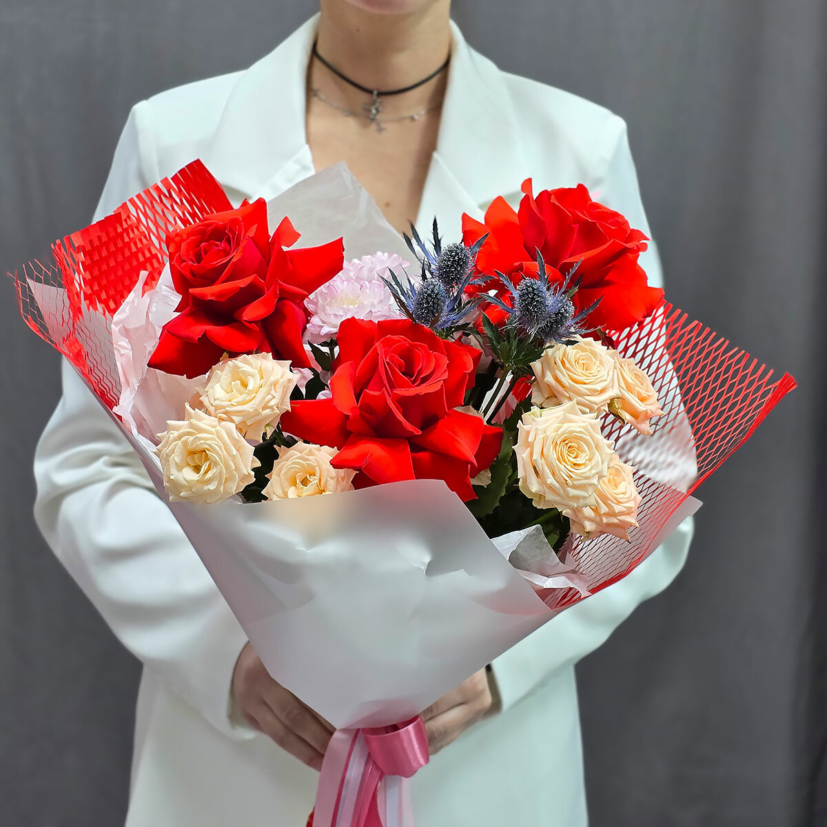 Букет Талисман Флоры "Ветер страсти", алые розы, 7 цветов в букете