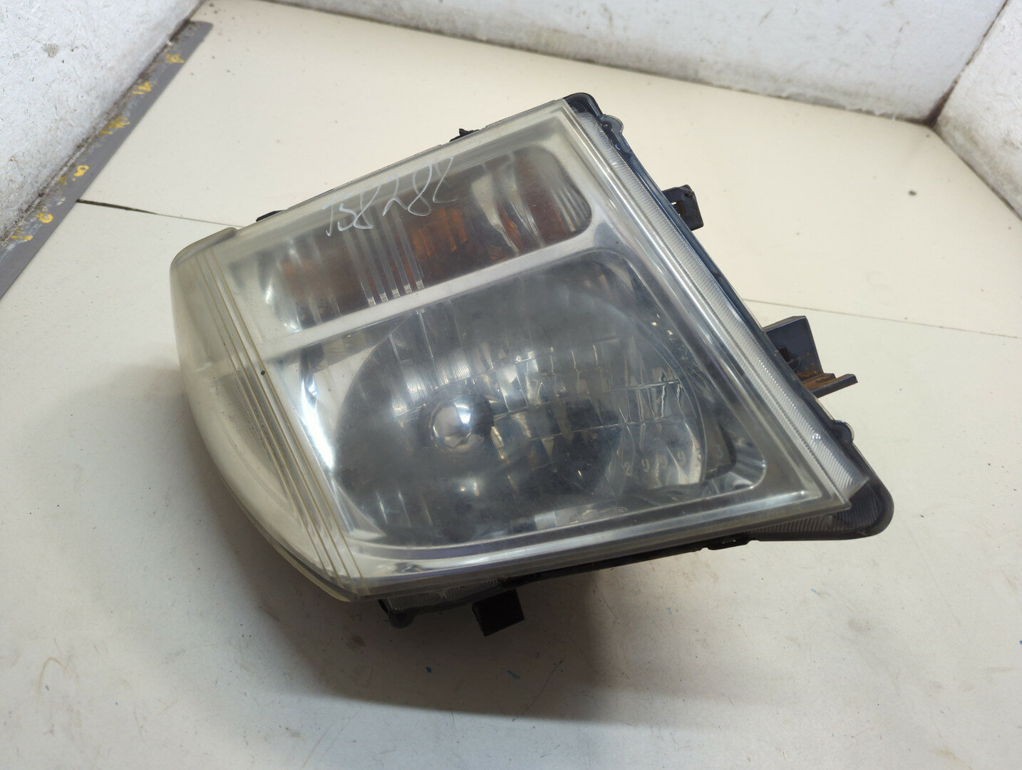 Фара (передняя) левая Nissan Pathfinder Б/У