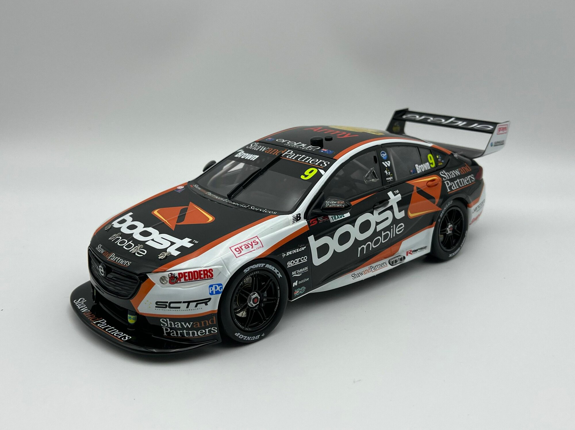 Аутентичная модель автомобиля Holden Australian Small Crown Rally Car из смолы в масштабе 1:18