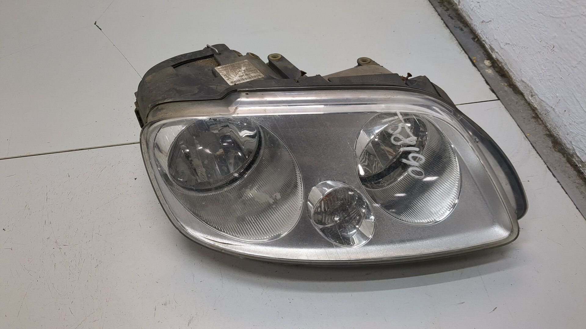 Фара (передняя) правая Volkswagen Caddy Б/У