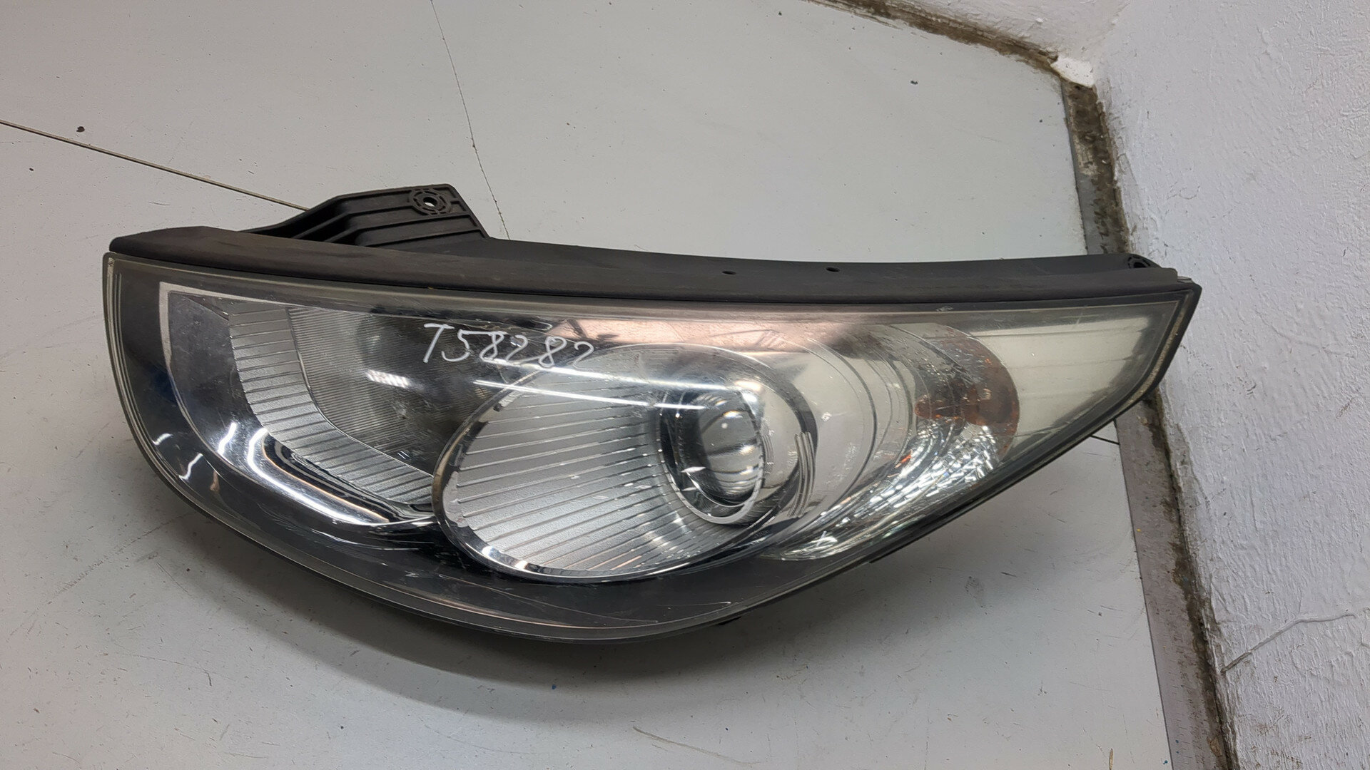 Фара (передняя) левая Hyundai ix 35 Б/У