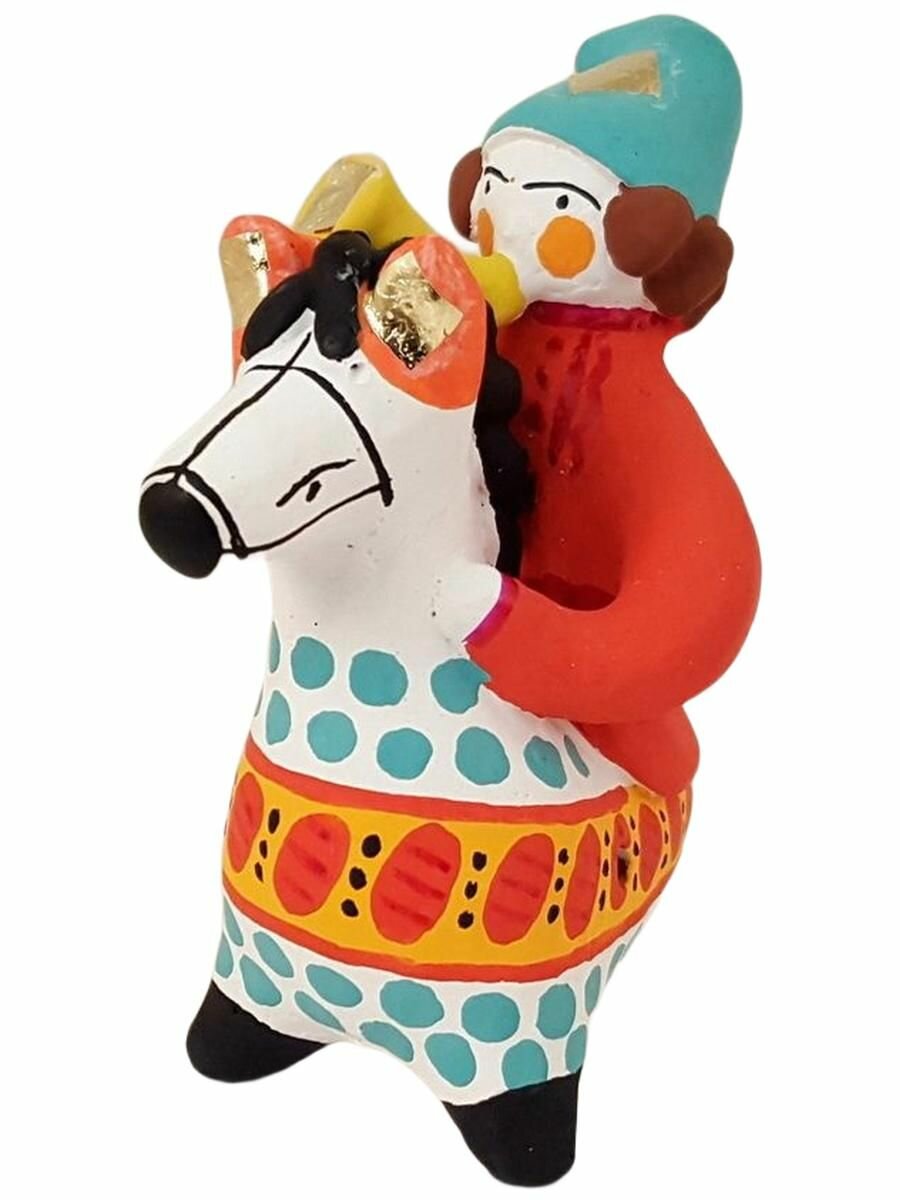 Свистулька Скоморох на свистульке, Дымковская глиняная игрушка, ручная авторская работа