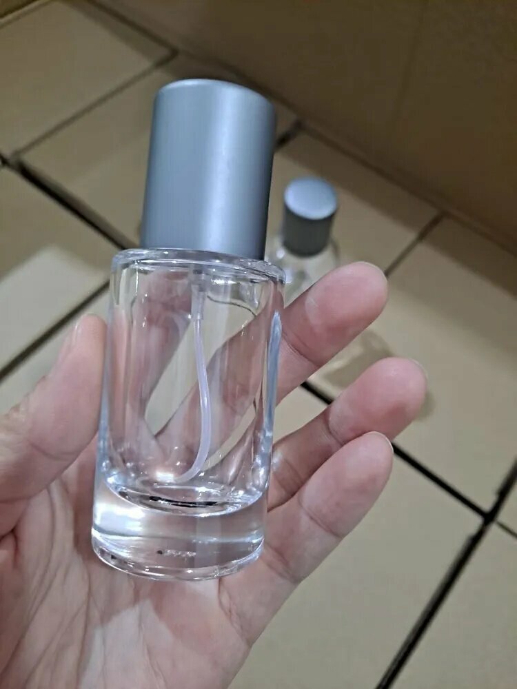 Стеклянная бутылка с распылителем 20 мл для духов