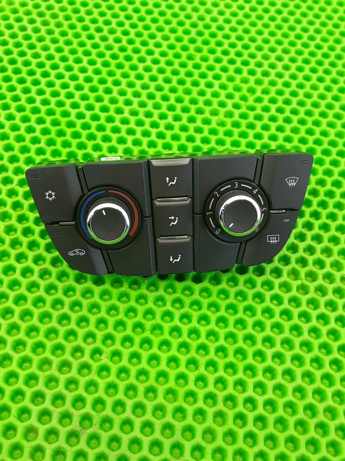 Блок управления печкой климатом Opel Astra J 2009-2016г.