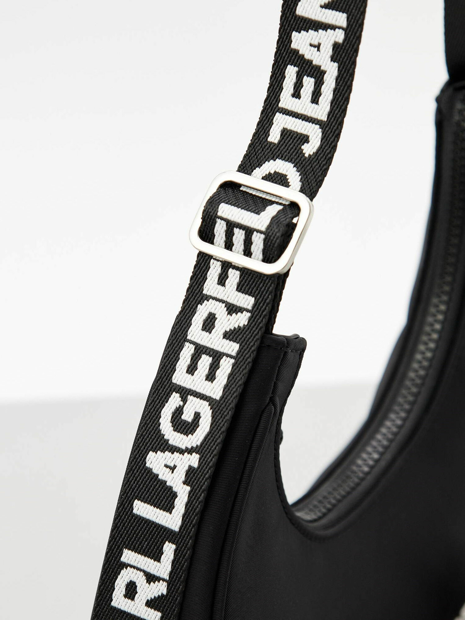 Сумка хобо KARL LAGERFELD JEANS, фактура гладкая, черный — фото 1