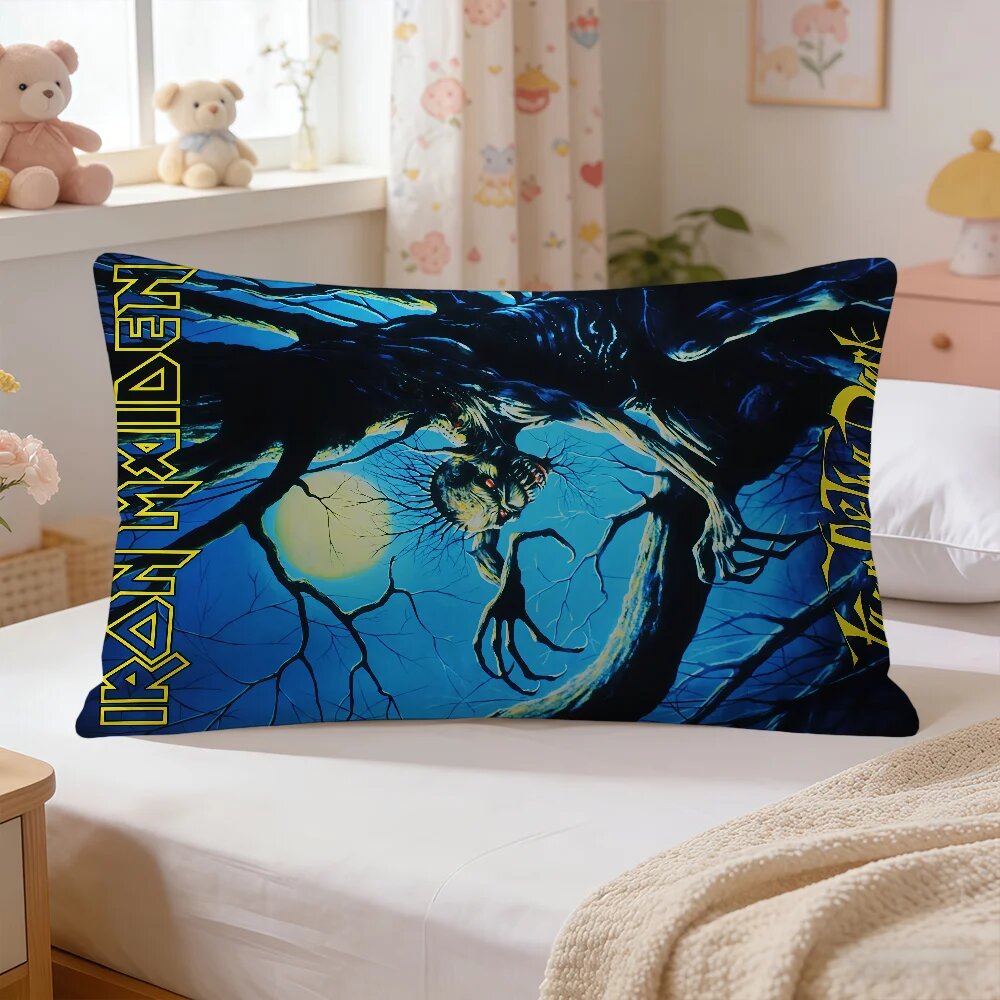 Чехол на подушку Iron Maiden "Fear of the Dark" 40x60 см, темно-синий