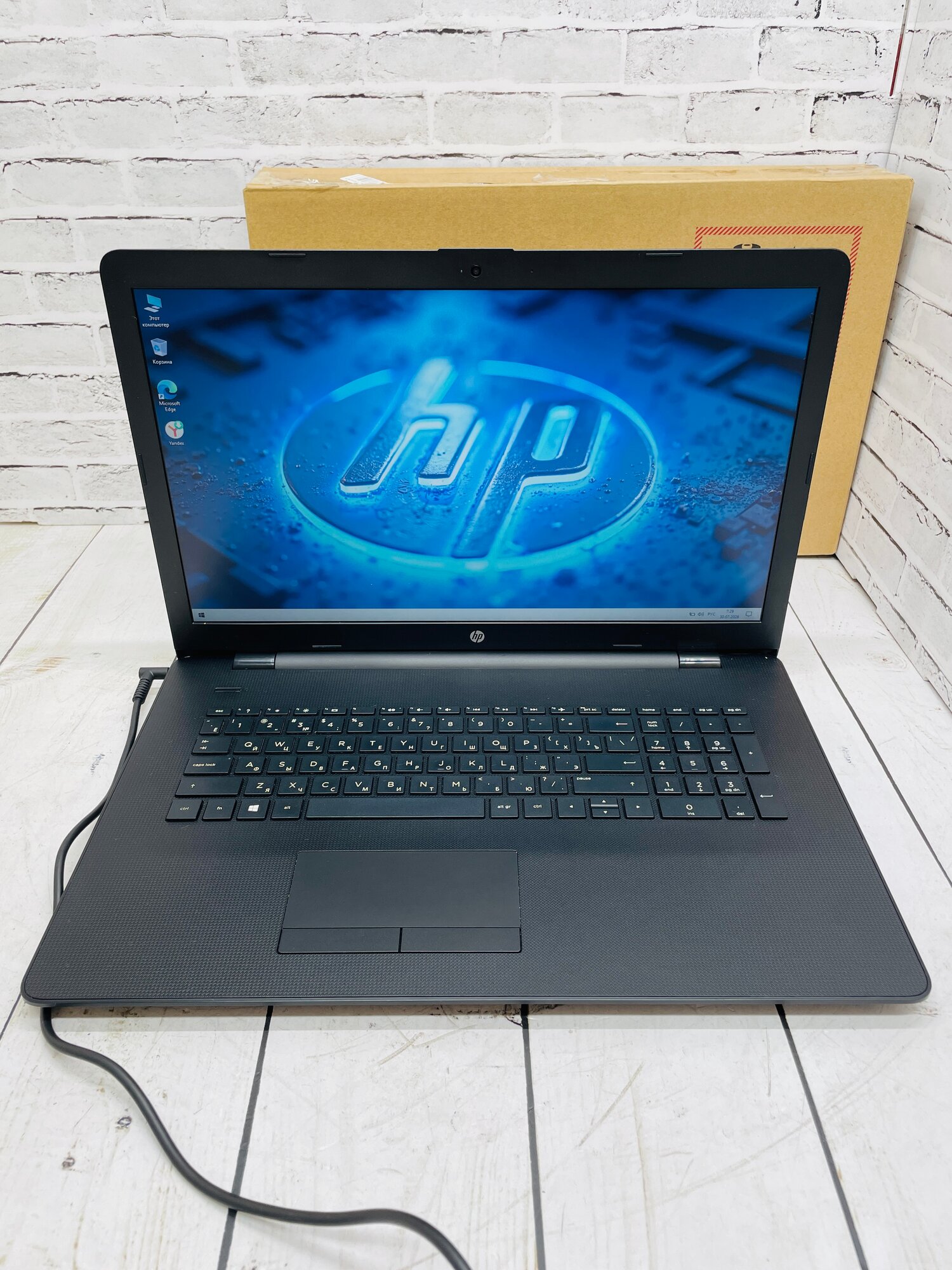 Ноутбук 17,3, HP 17-ak009ur, AMD A6 9220, 4 Gb DDR4, 500 Gb HDD, AMD Radeon R4