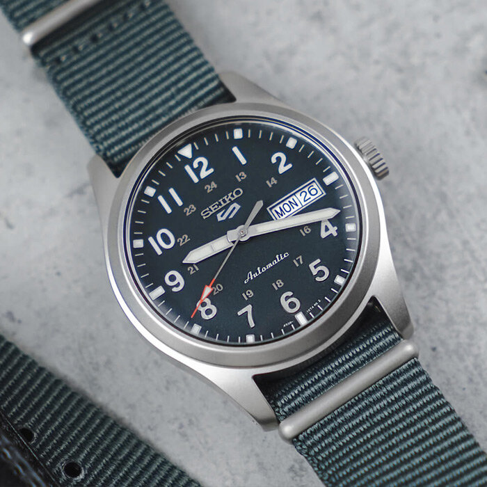 Наручные часы SEIKO 5 Sports, серый — фото 1