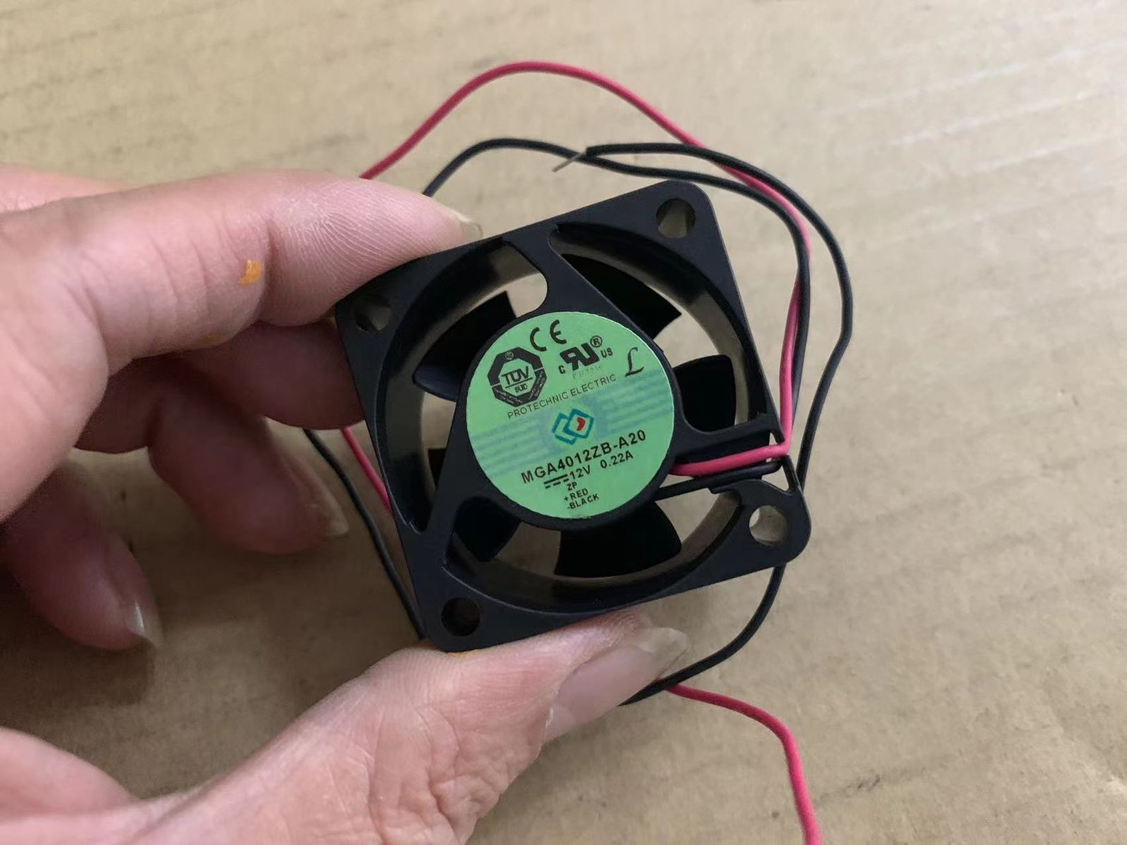 MAGIC MGA4012ZB-A20 DC12V 0.22A 4см вентилятор 2pin