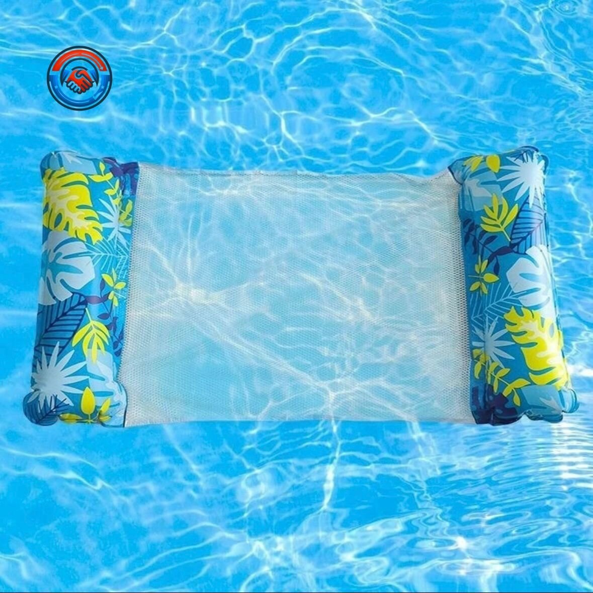 Надувной матрас гамак с сеткой для пляжа и бассейна, яркий плавательный аксессуар для летнего отдыха на воде, компактный и легкий