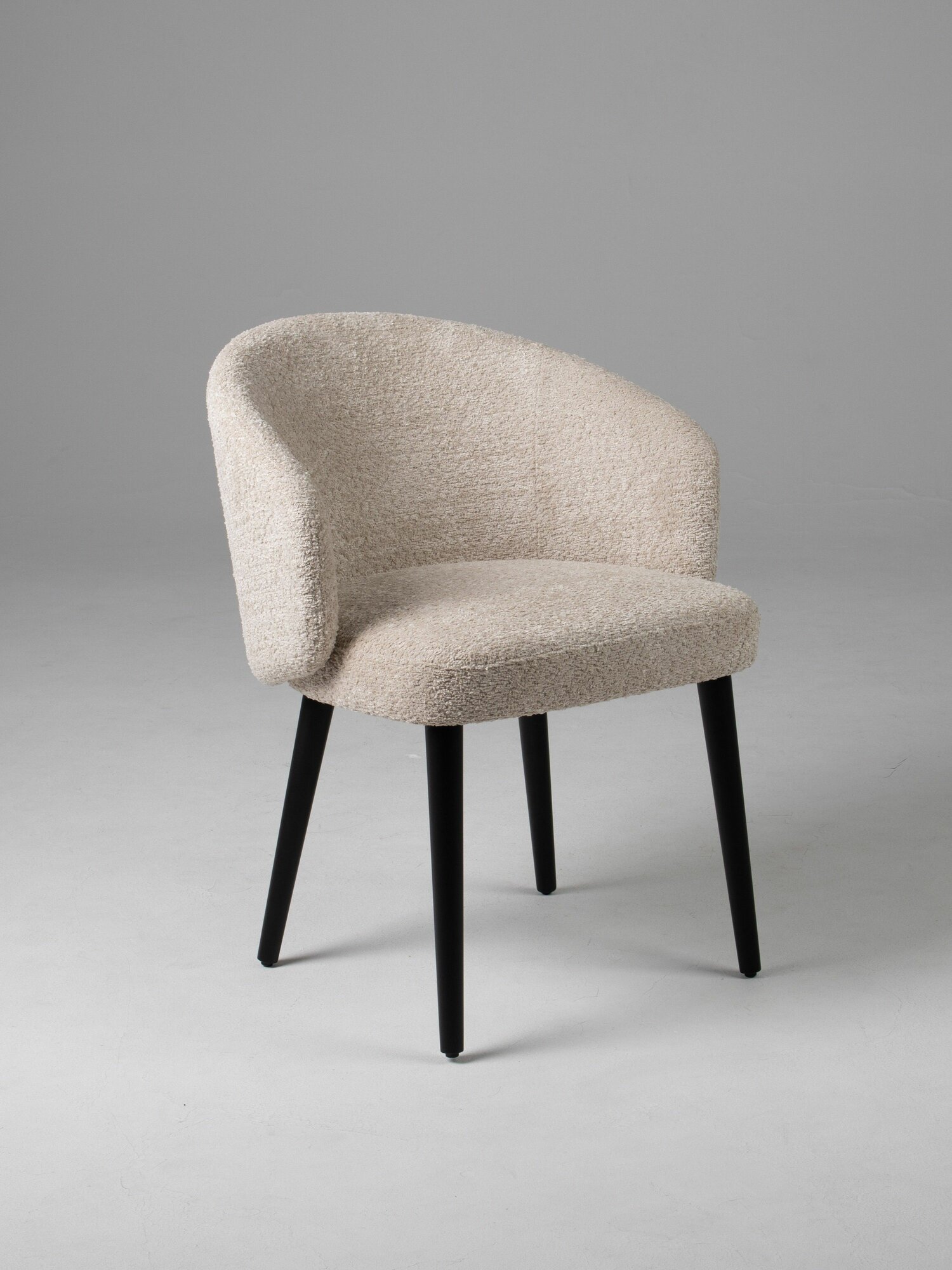 Стул кухонный, мягкий с подлокотниками ANGIE, в шенилловой обивке, бежевый, ножки бук цвет черный