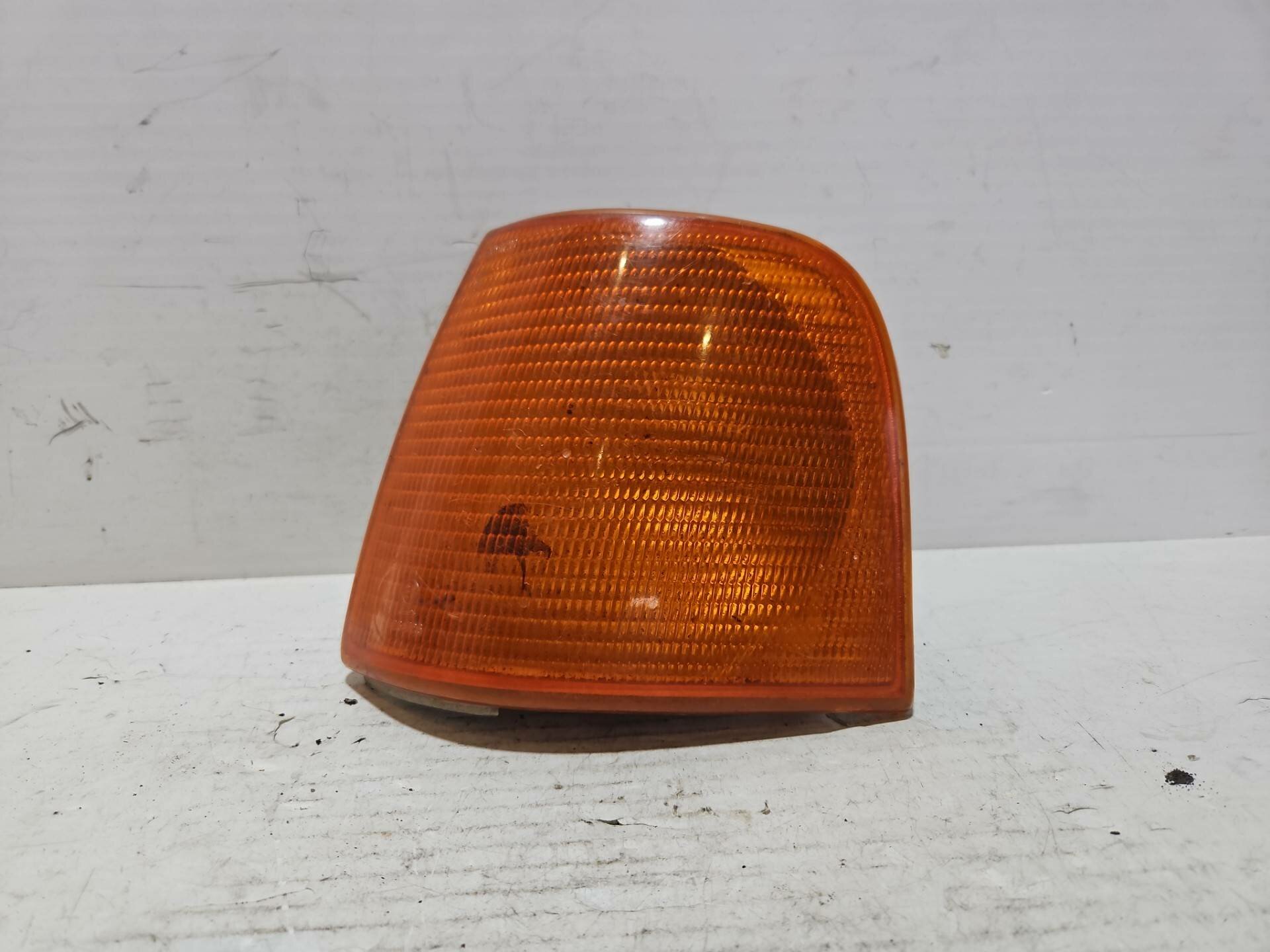 Указатель поворота левый Audi 100 С3 (1982 - 1988)