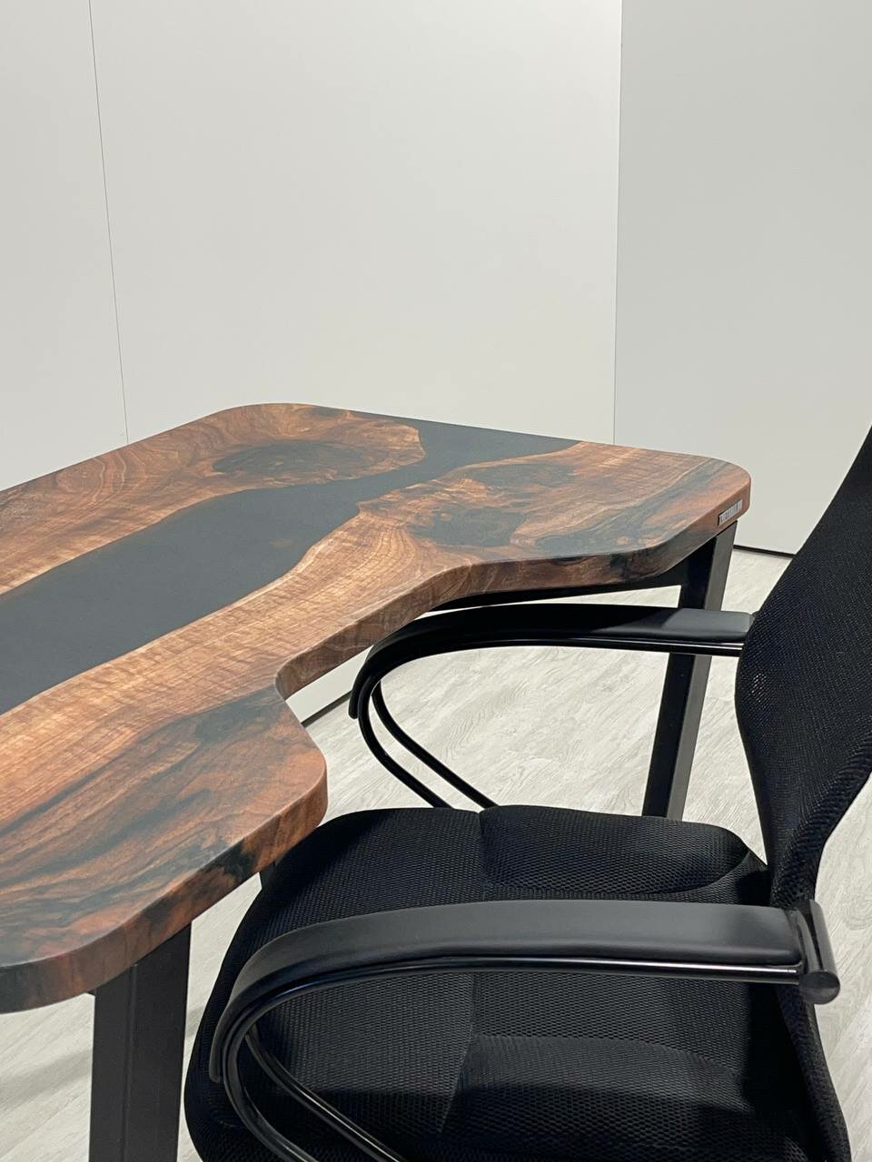 Стол письменный компьютерный игровой с вырезом THETABLE•RU 3.26/120х70 см, высотой 77 см