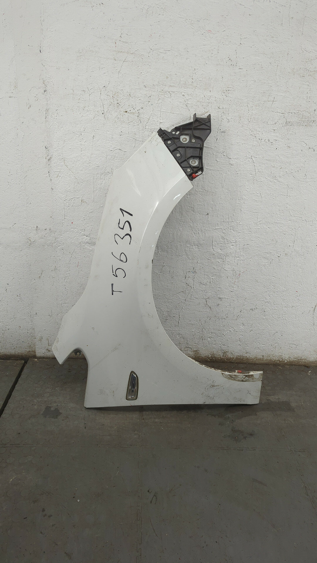 Крыло правое переднее Opel Astra J Б/У