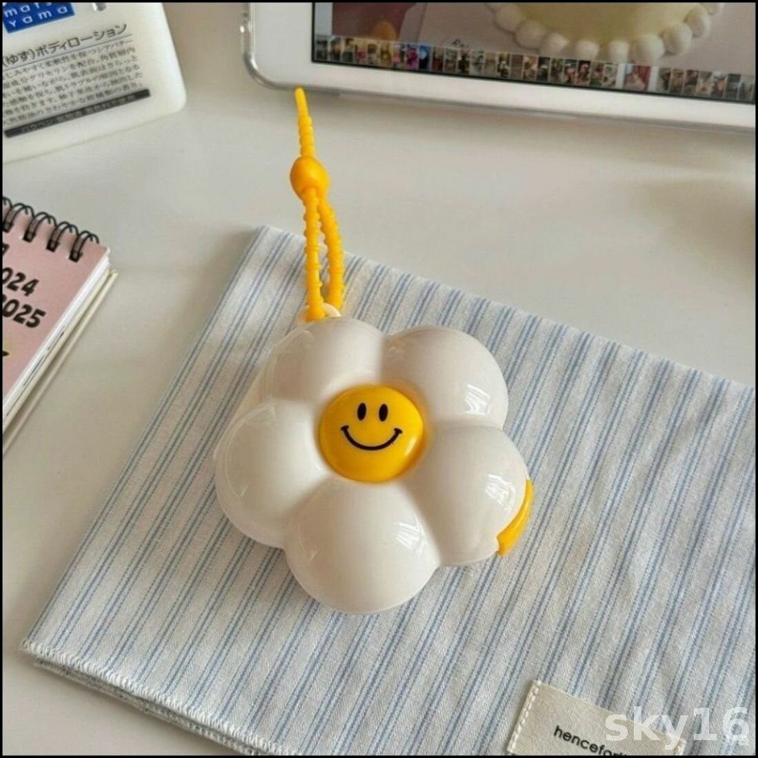 Шкатулка для пилюль в форме цветка