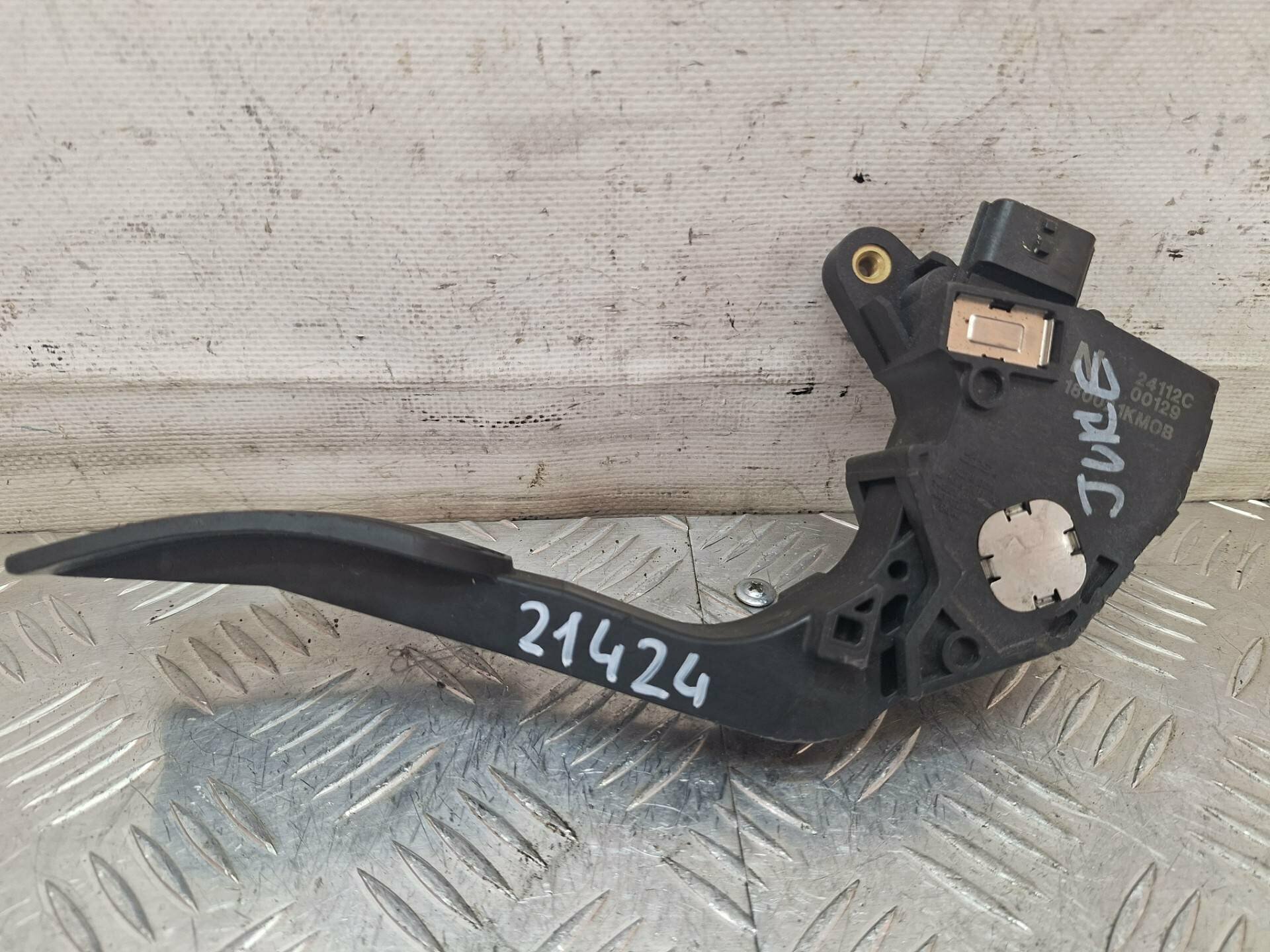 Педаль газа Nissan Juke F15 2013 180021KMOB