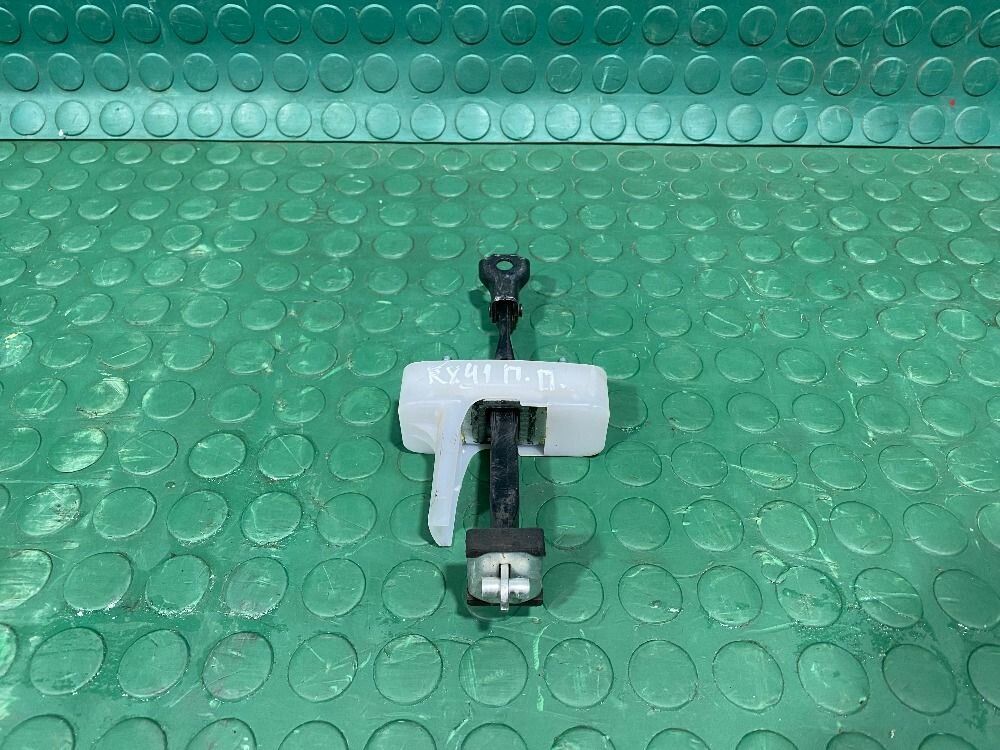 Ограничитель передней правой двери Lexus RX IV рестайлинг (2019—2023) 6861048080