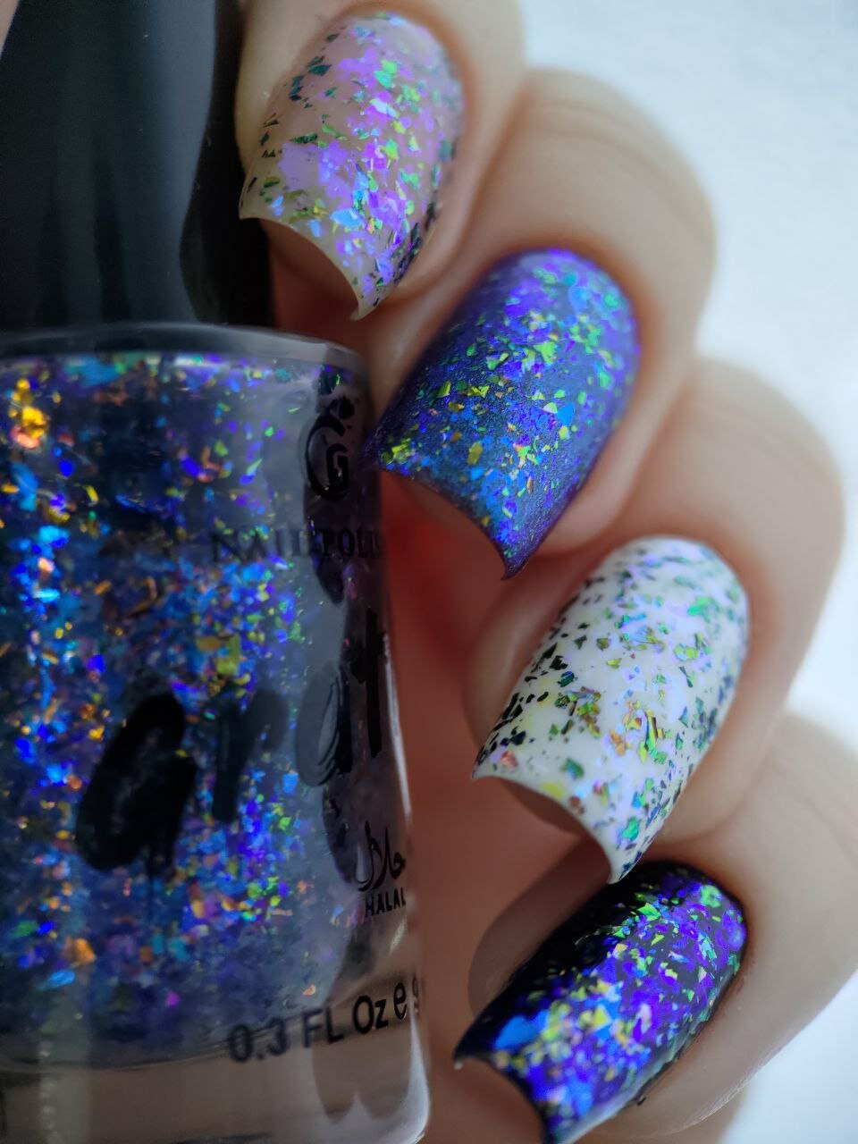 Лак для ногтей с синей слюдой и мультихромной поталью Grattol Confetti Stardrop, 9мл