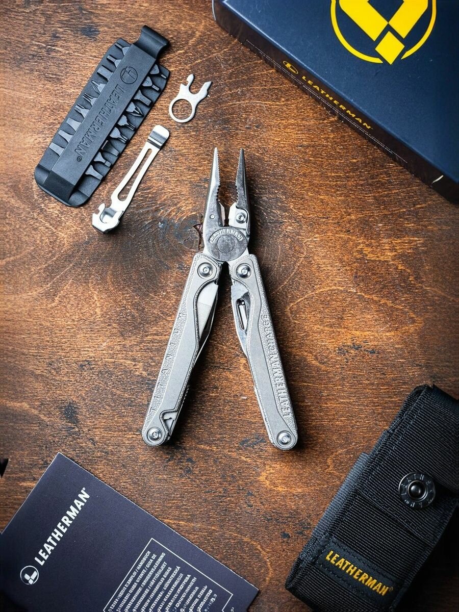 Мультитул Leatherman Charge Plus TTi 832528, 19 инструментов, с чехлом на кнопке, клипсой, кольцом и битами — фото 1