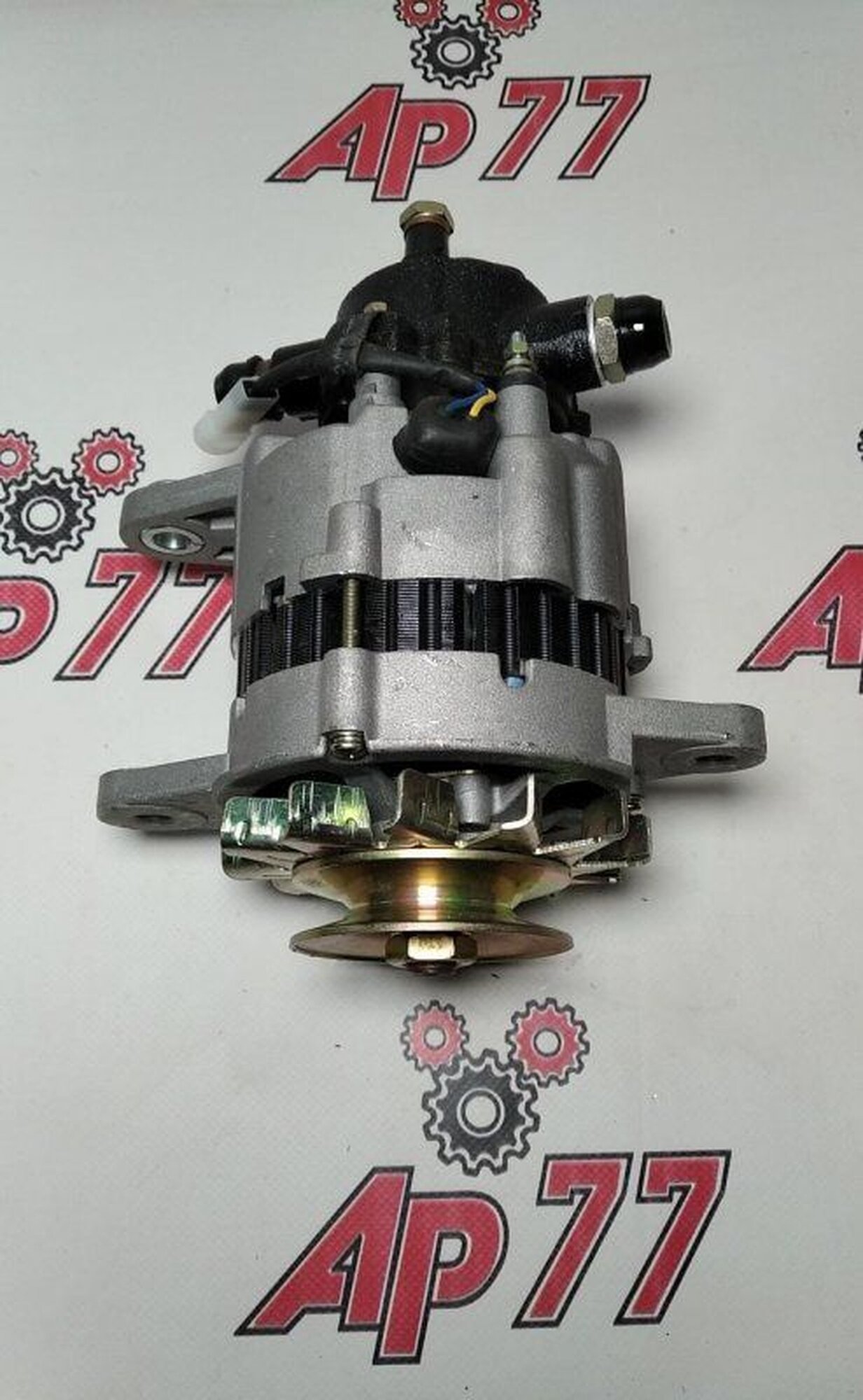 Генератор Mitsubishi 4DR5 24V 35A 1 руч. с вакуум. и крыльчаткой ME007434