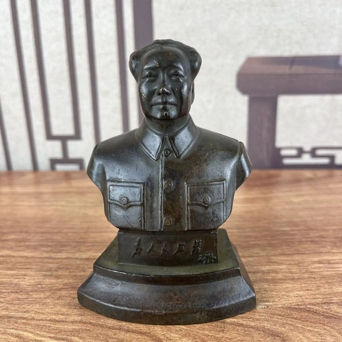 Бронзовый бюст Мао Цзэдун