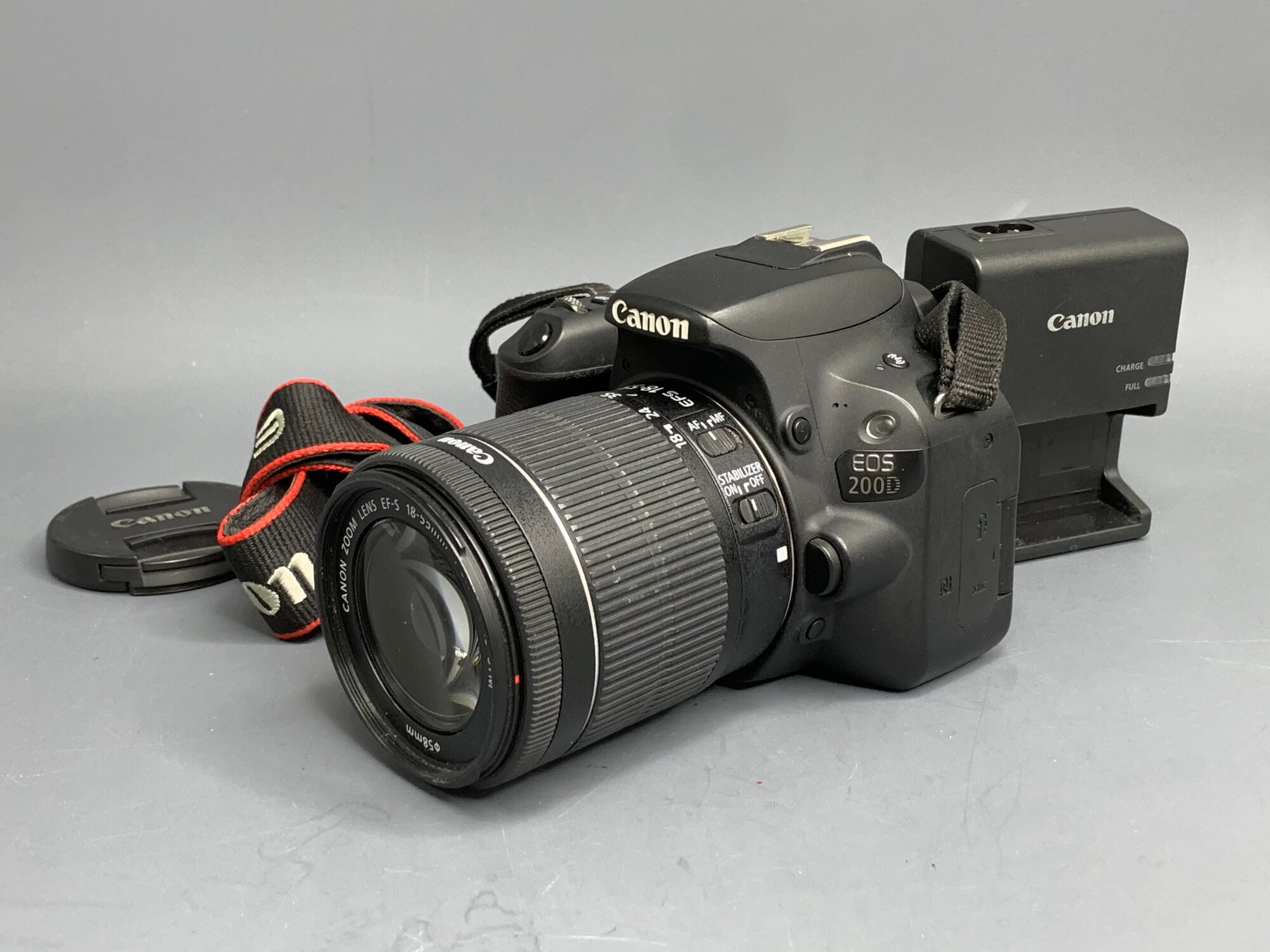 Canon EOS 200D Kit 18-55mm IS STM 41.200 кадров