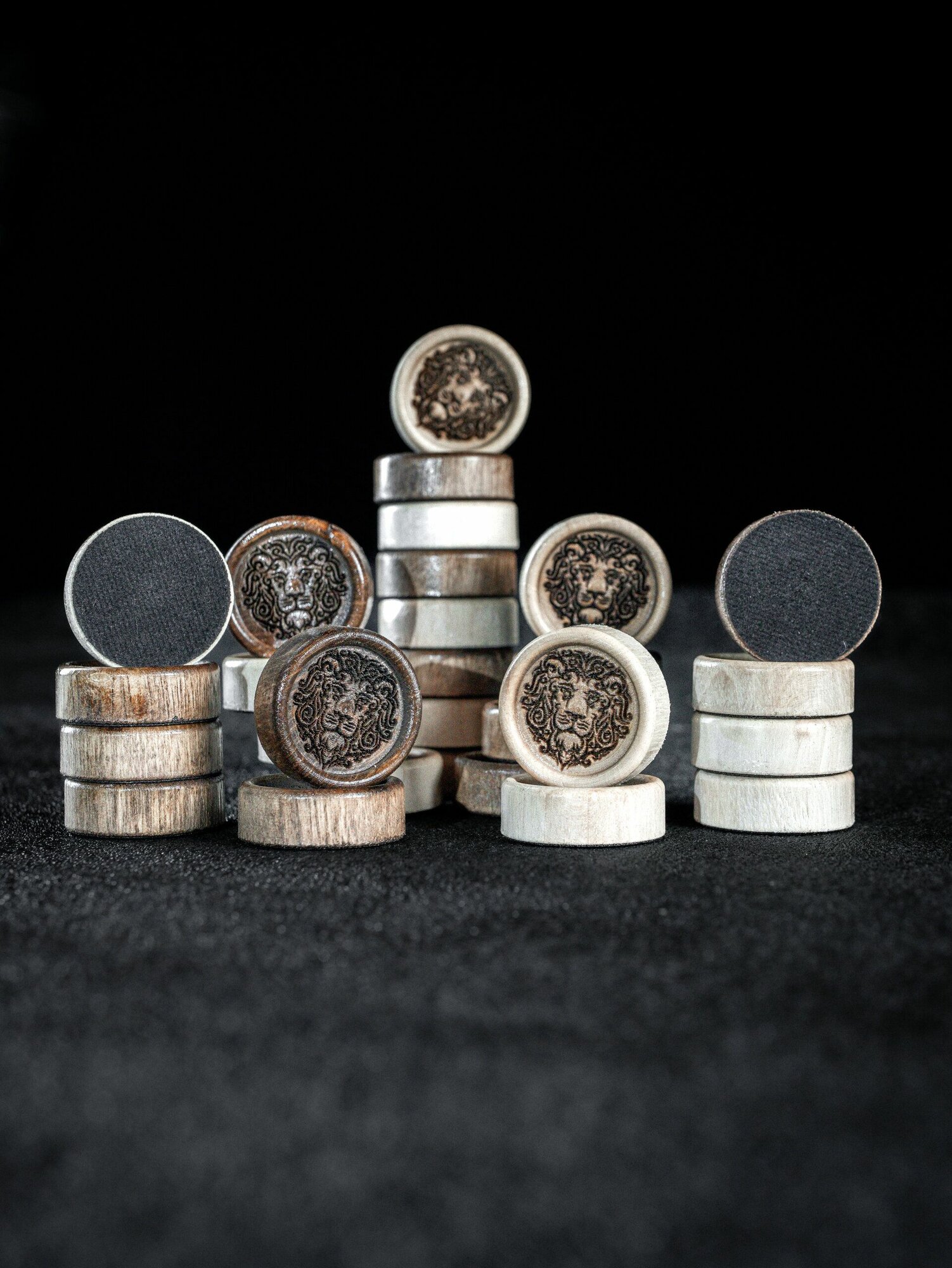 Фишки для нард и шашек резные деревянные "Лев"