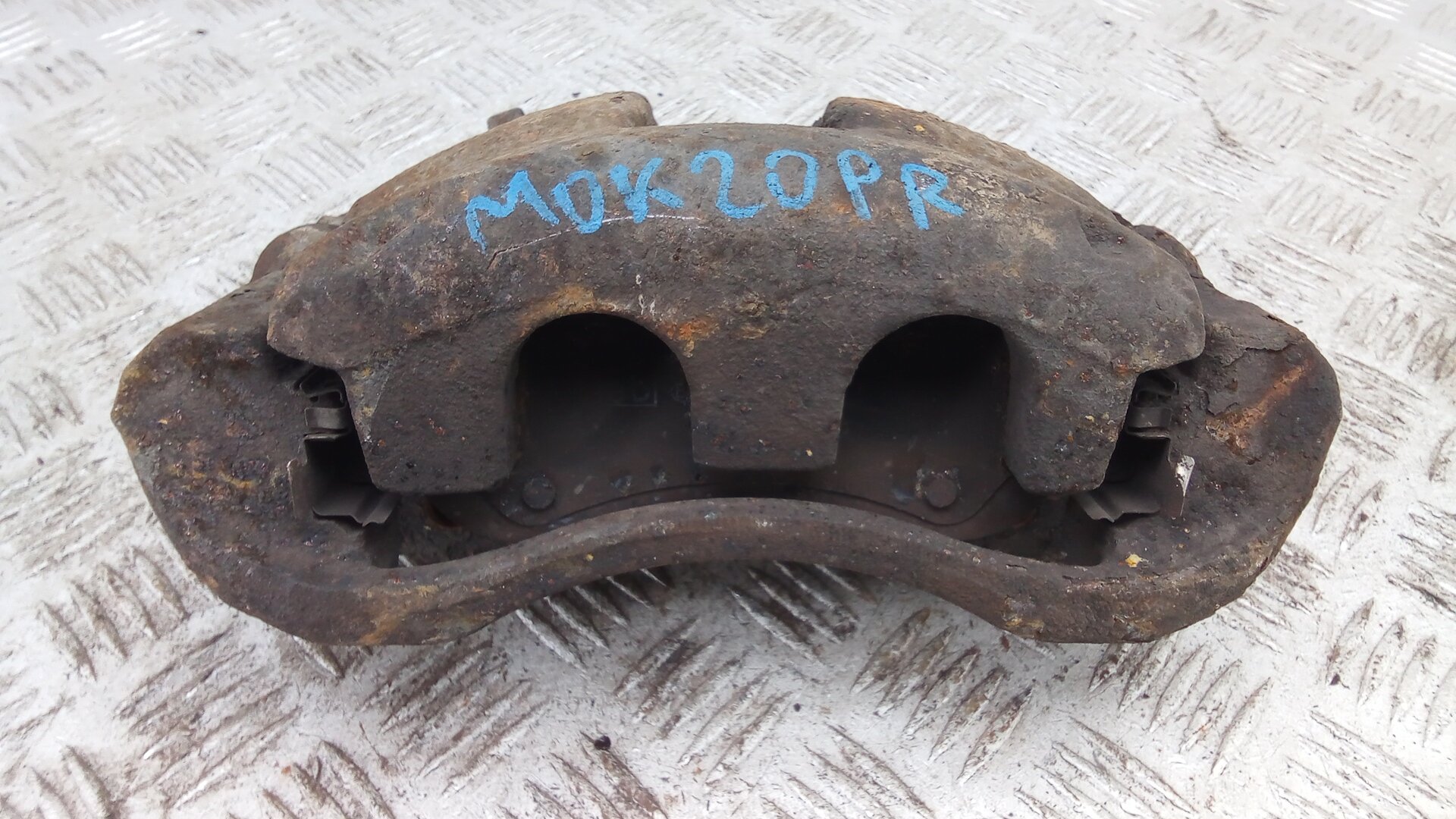 Суппорт тормозной передний правый VOLKSWAGEN AMAROK 1, Номер 2H0615124B