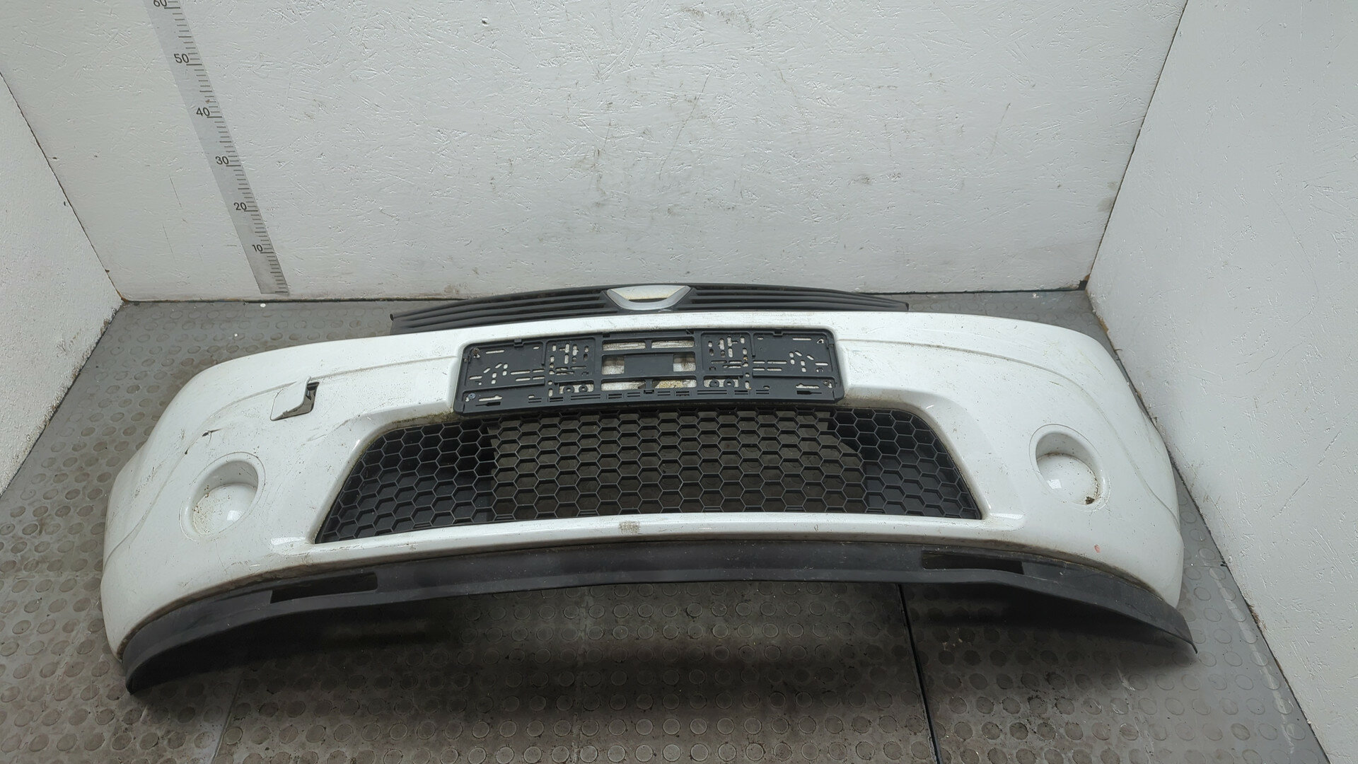 Бампер передний Dacia Sandero Б/У